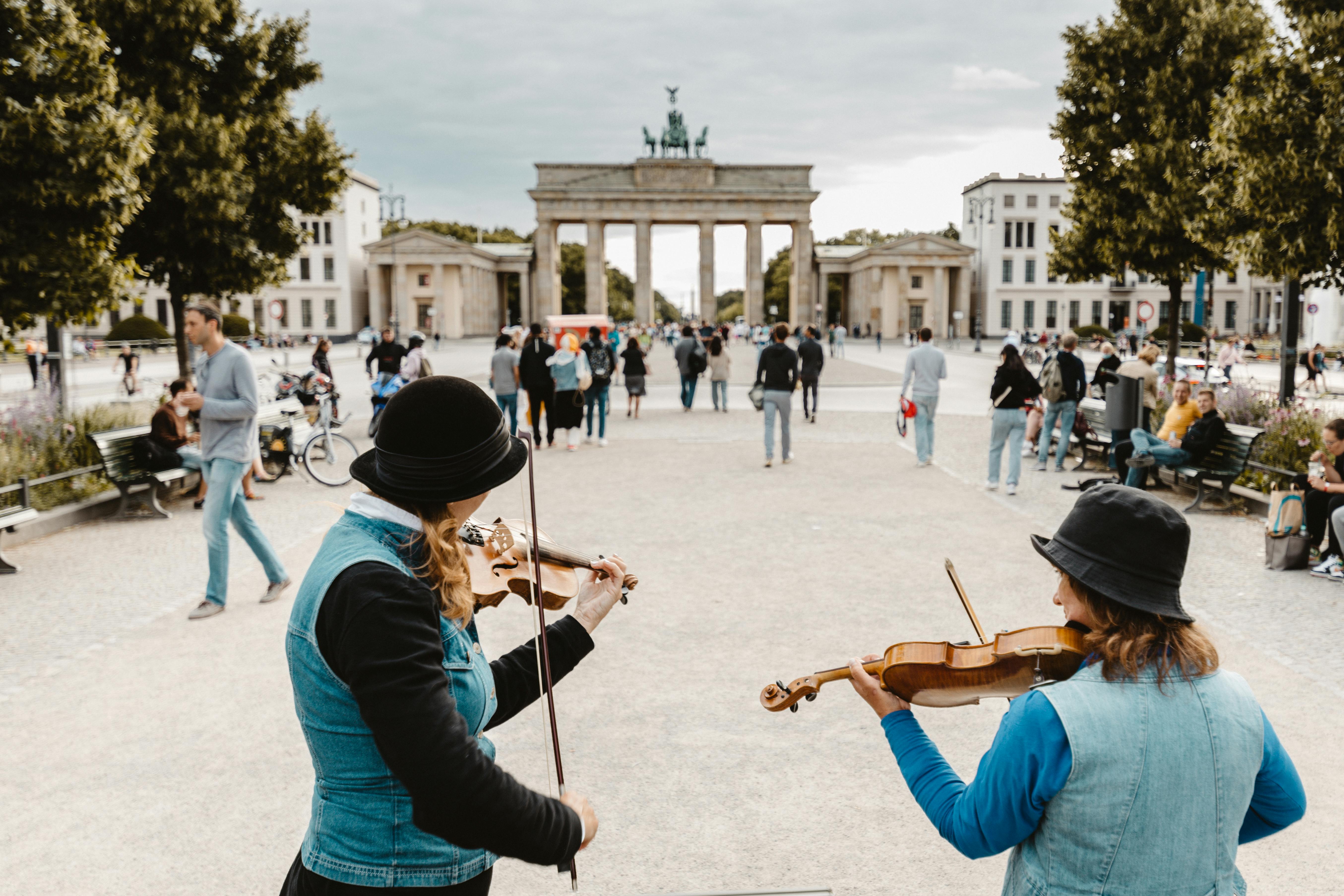 Violinists on Paris Square with Brandenburg Gate · Free Stock Photo