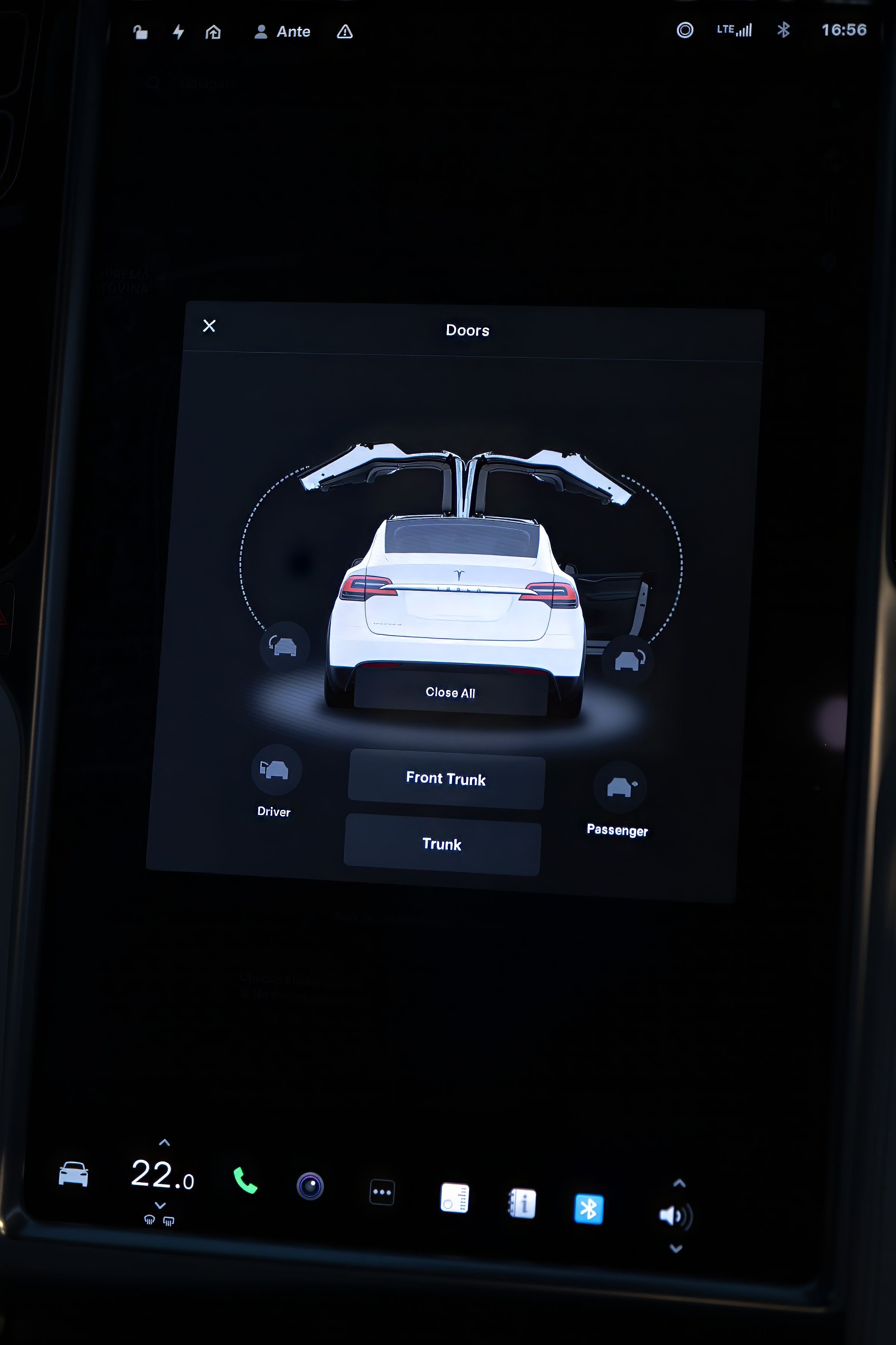Tesla X screen · Free Stock Photo