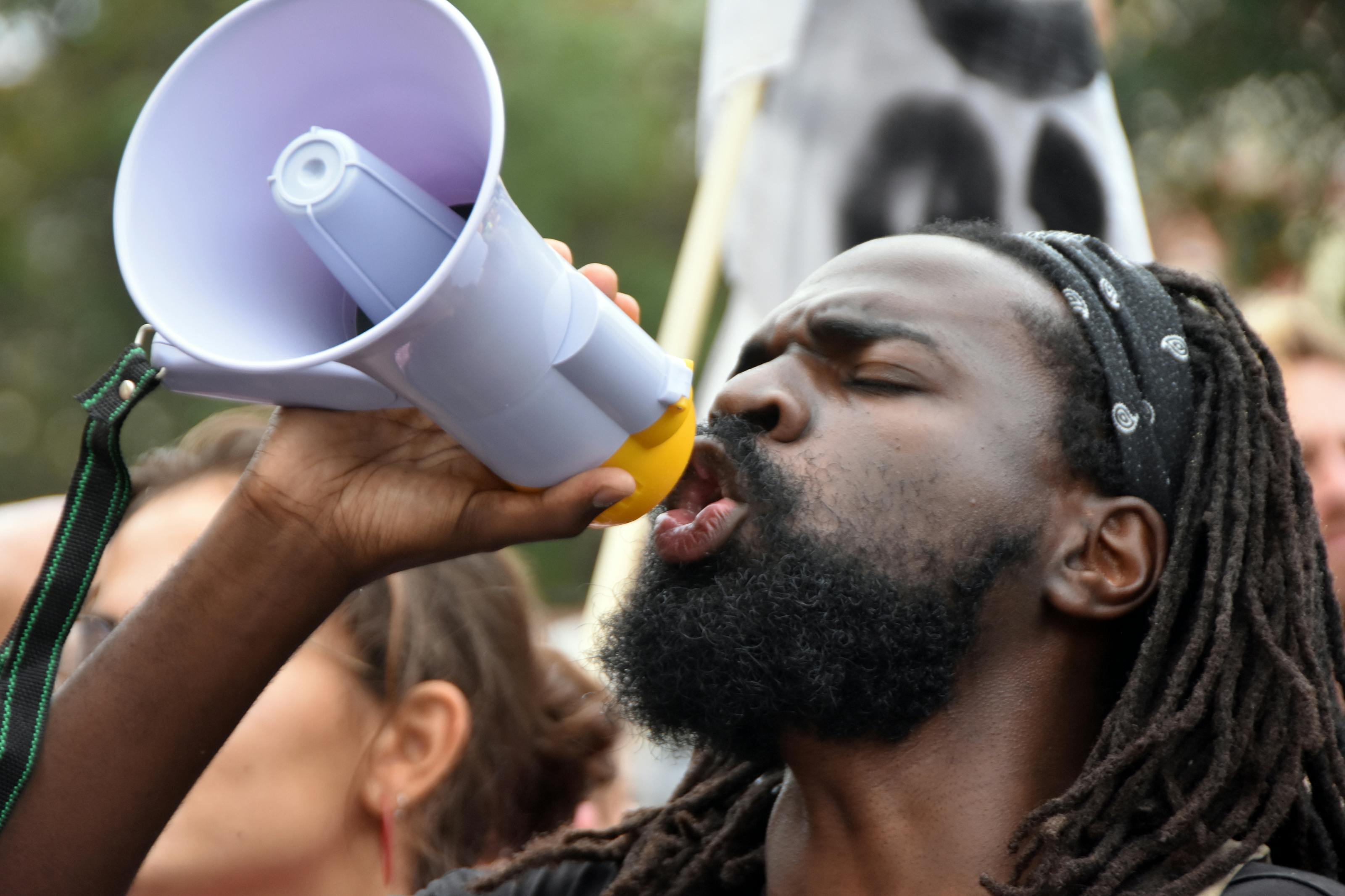 Farting Loudly Photos, Download The BEST Free Farting Loudly Stock ...