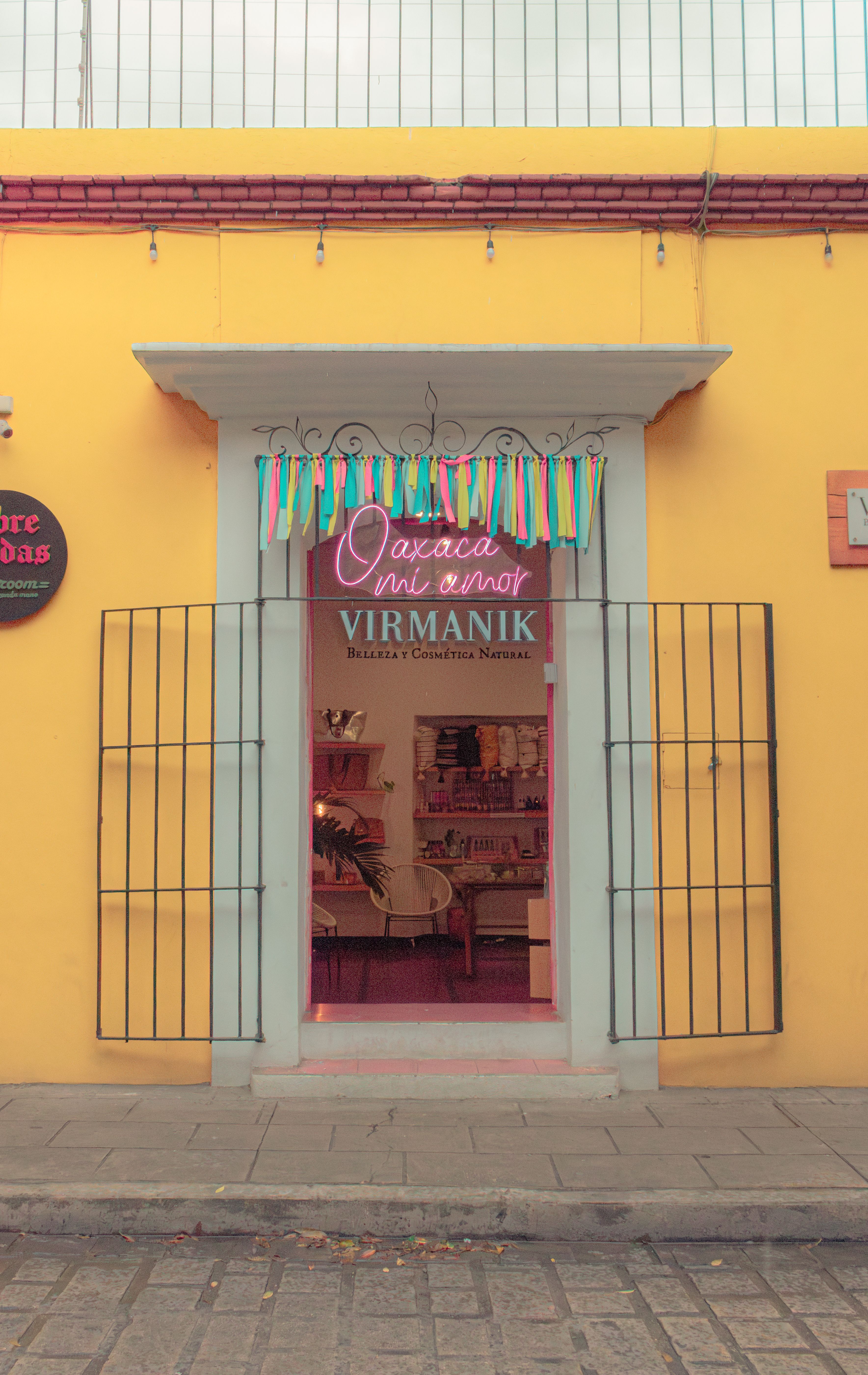 Open Door to Shop · Free Stock Photo