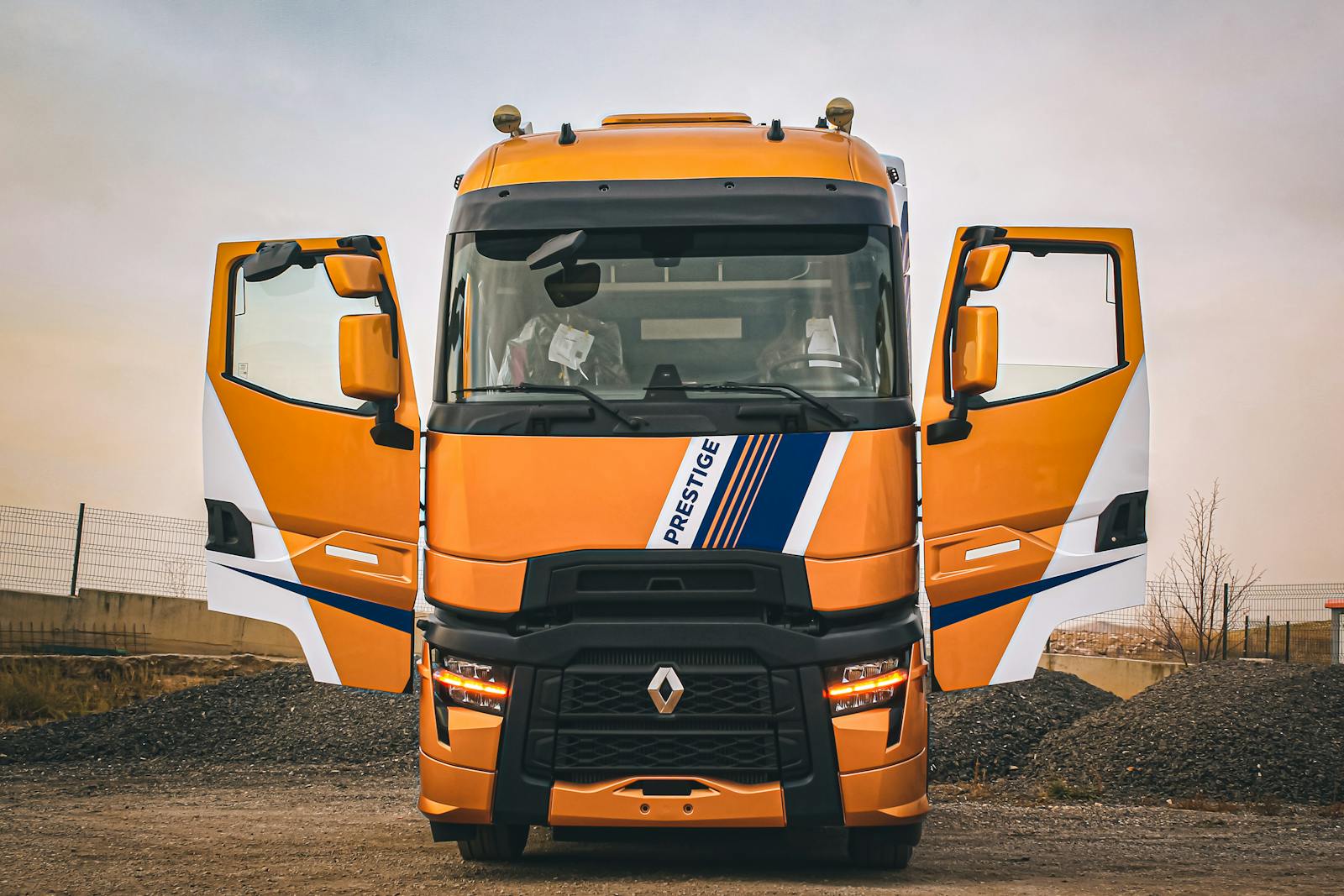 Renault Truck Photos, Download The BEST Free Renault Truck Stock Photos ...