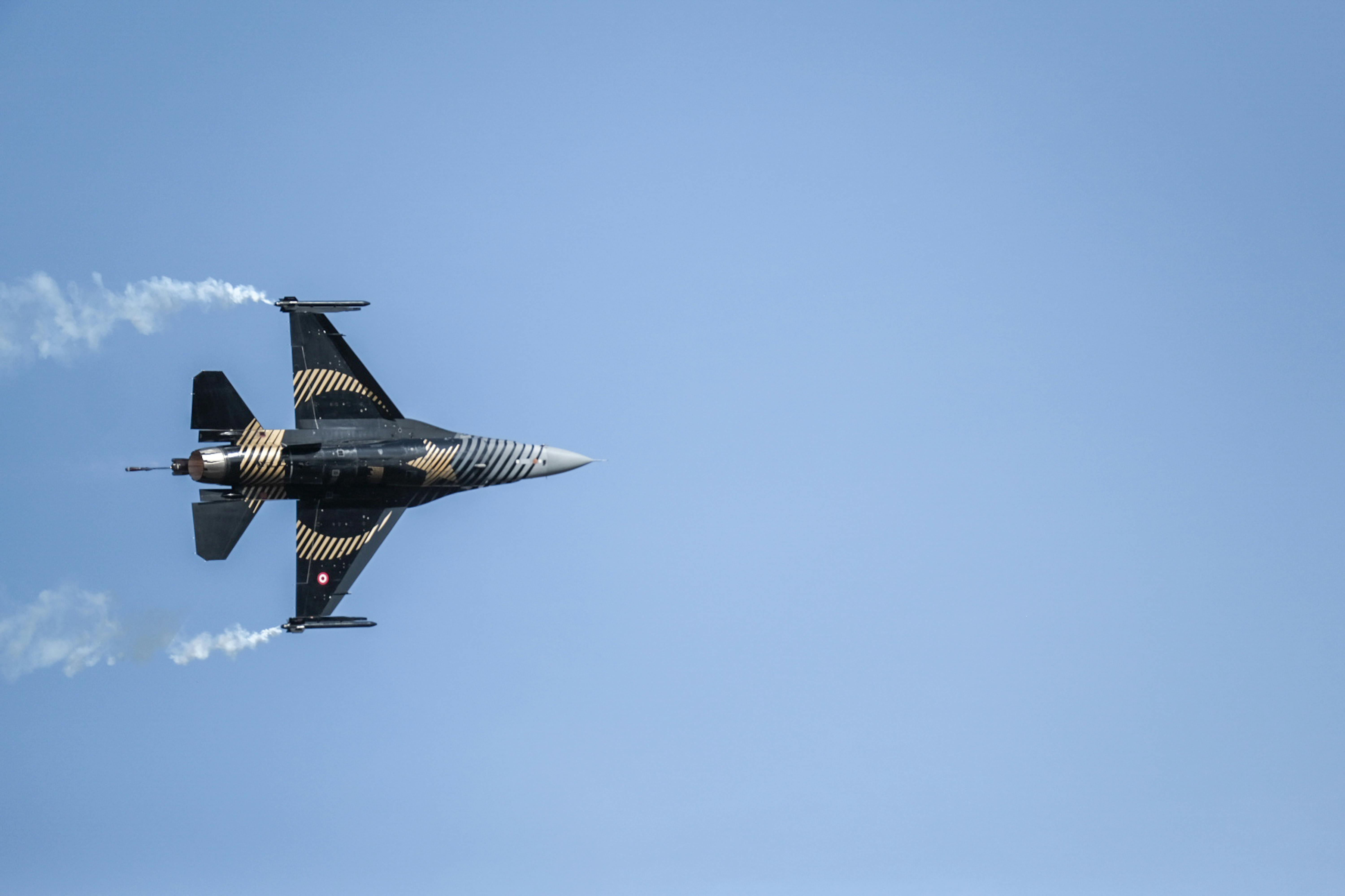 Grey Jet Plane · Free Stock Photo