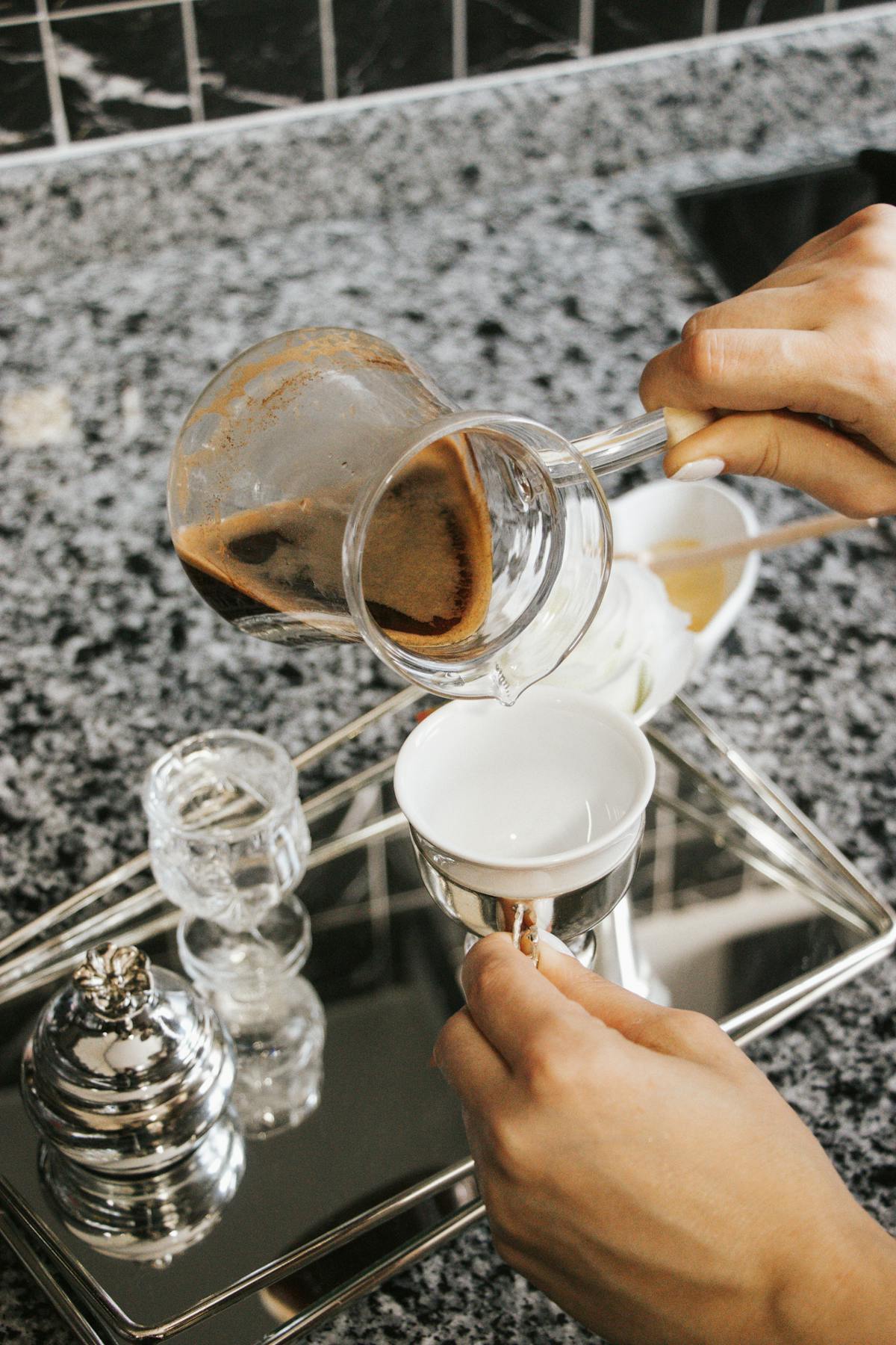 Minimal Image Coffee Cup Pouring Photos, Download The BEST Free Minimal ...