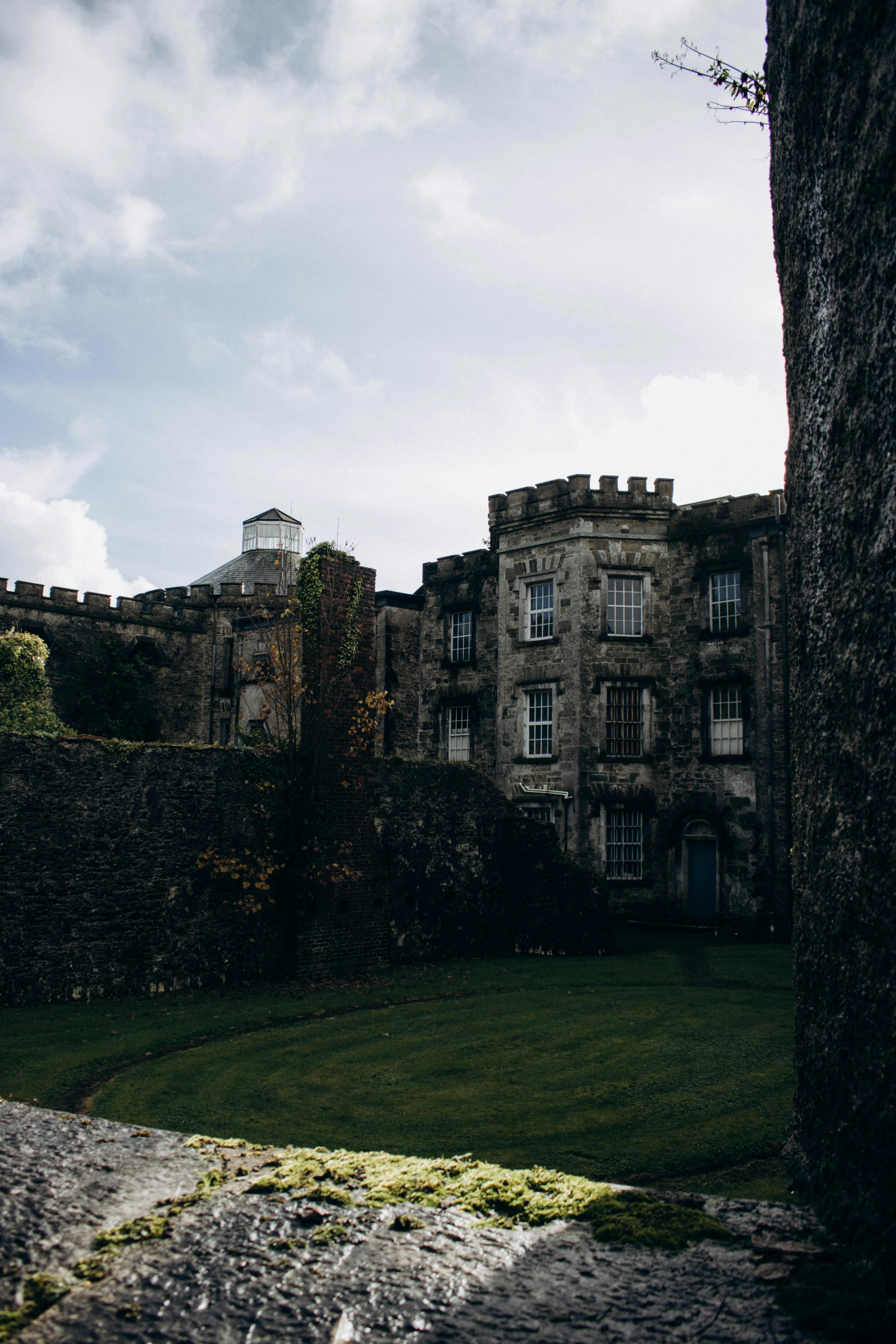 Exterior of a Castle · Free Stock Photo