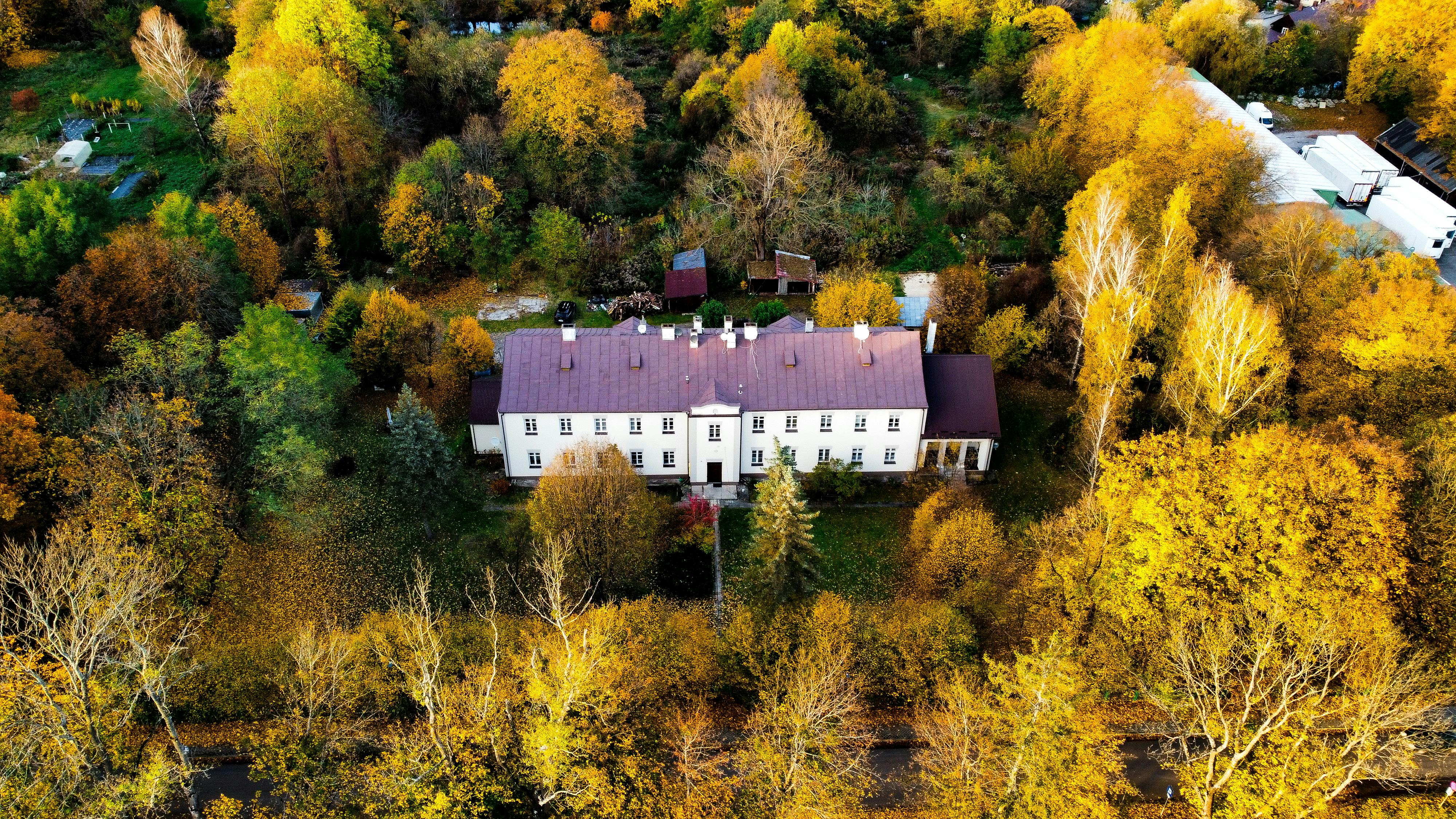 Aerial View of a Building in the Middle of an Autumnal Forest · Free ...