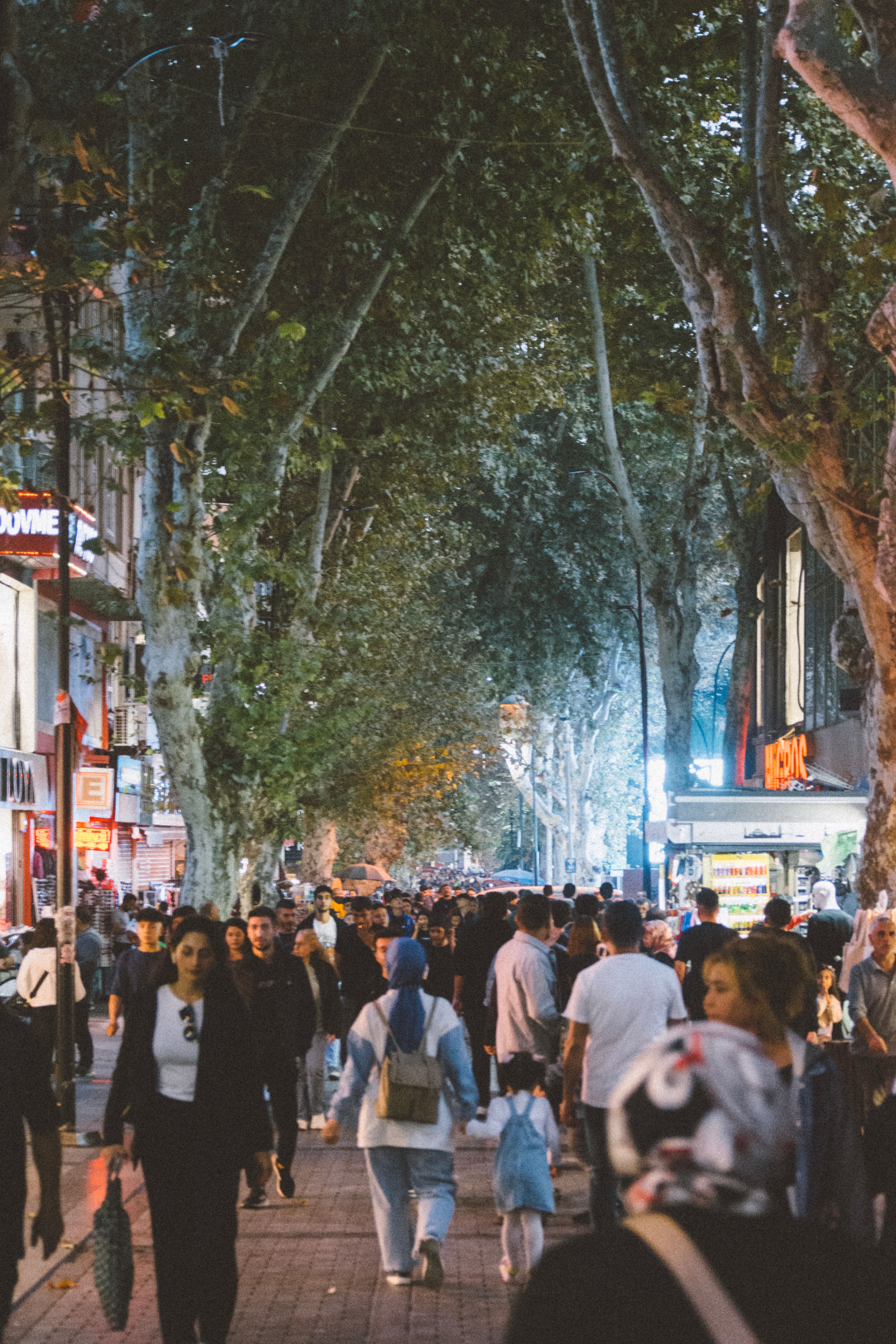 Crowd in Alley in City in Turkey · Free Stock Photo