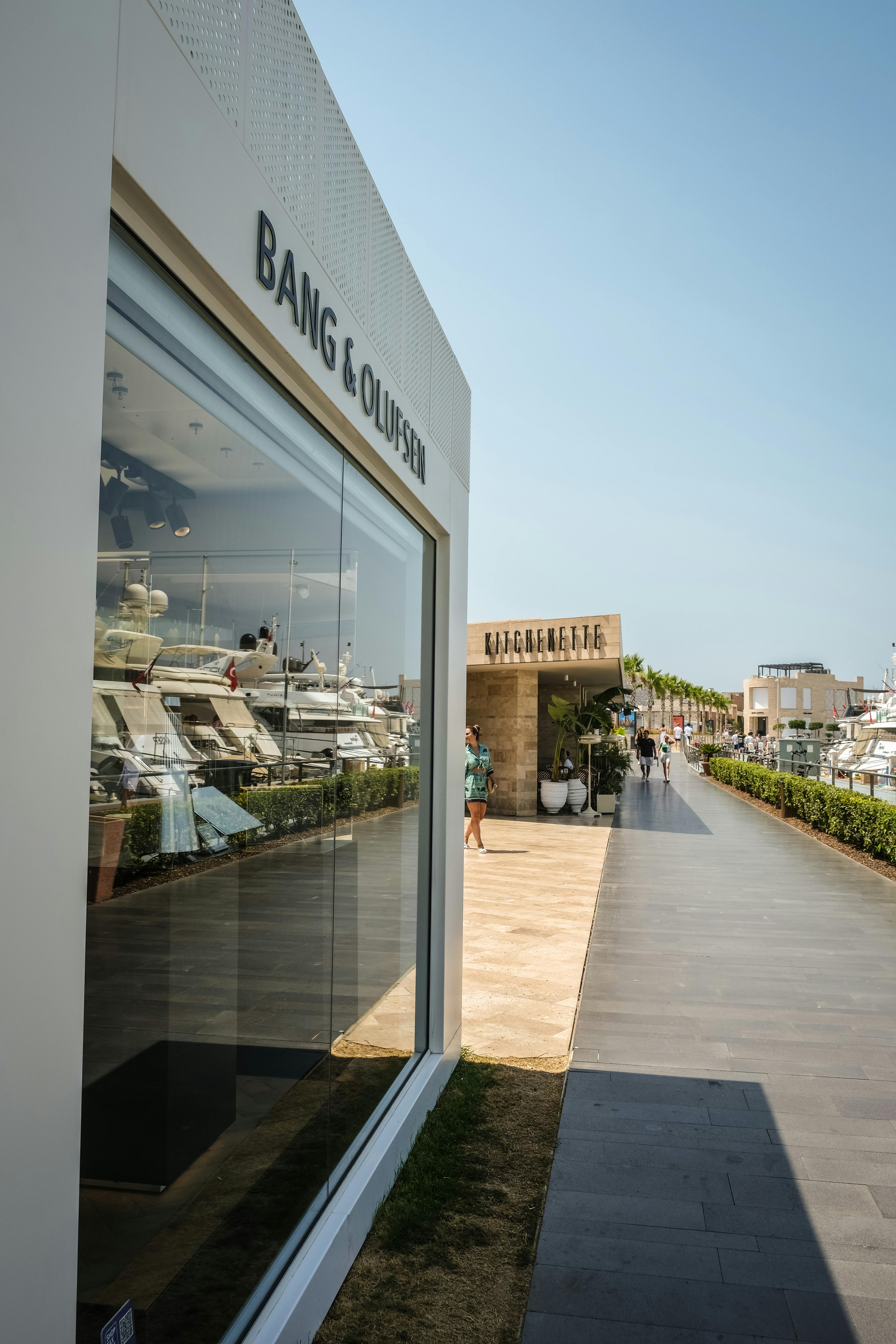 Exterior of Bang and Olufsen Store in Exclusive Shopping Area · Free ...