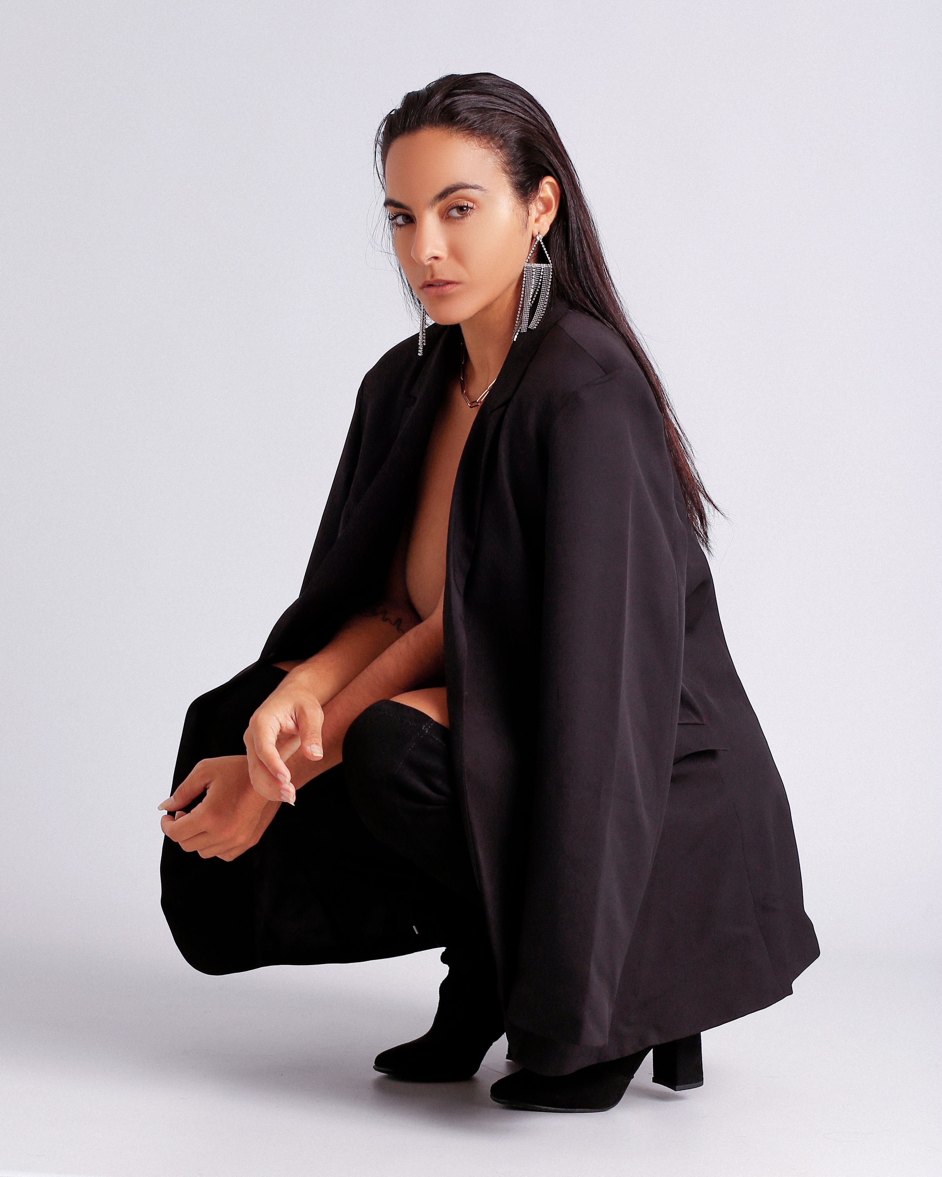 Woman Crouching Photos, Download The BEST Free Woman Crouching Stock ...