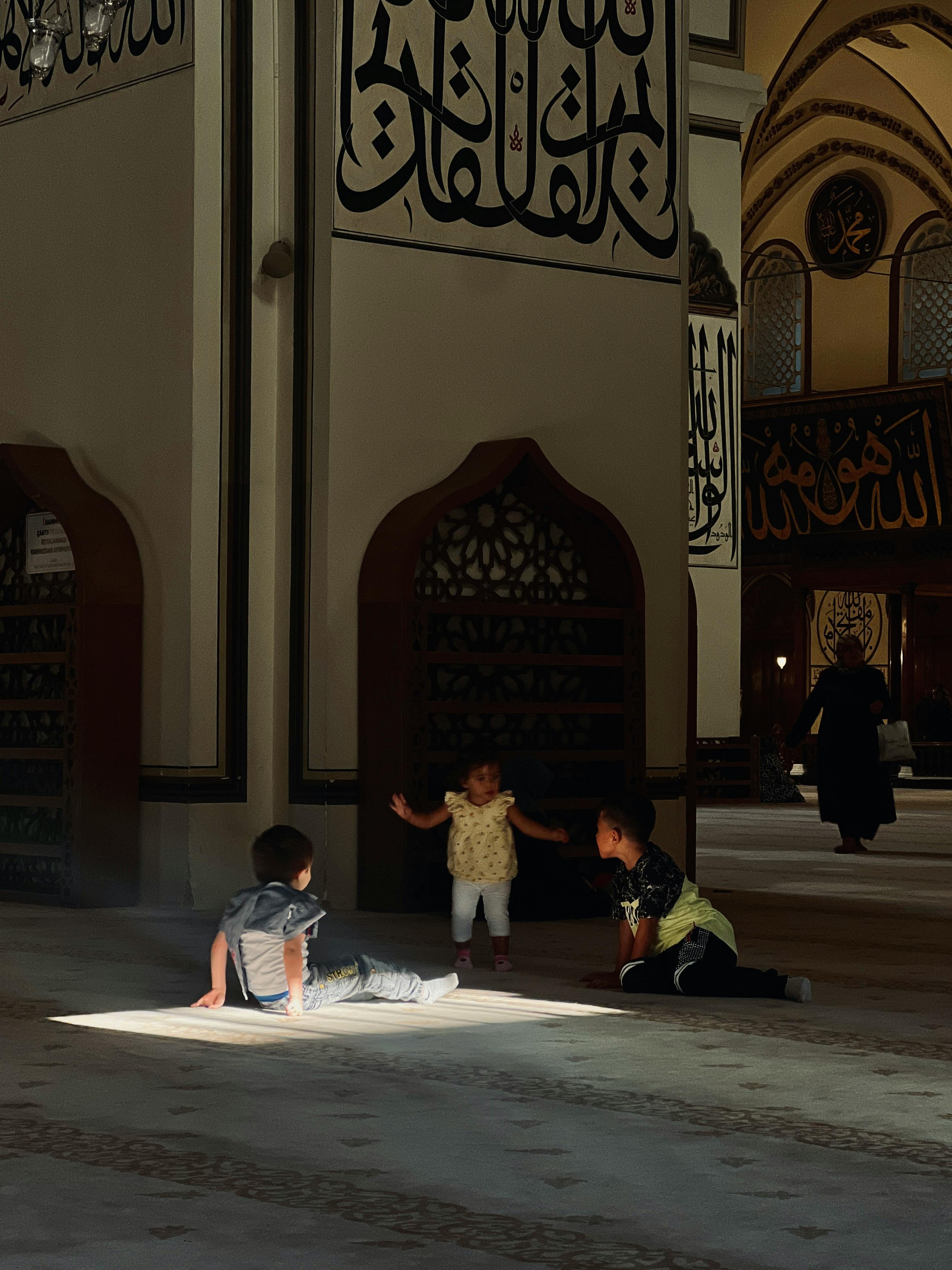 Children in Temple · Free Stock Photo