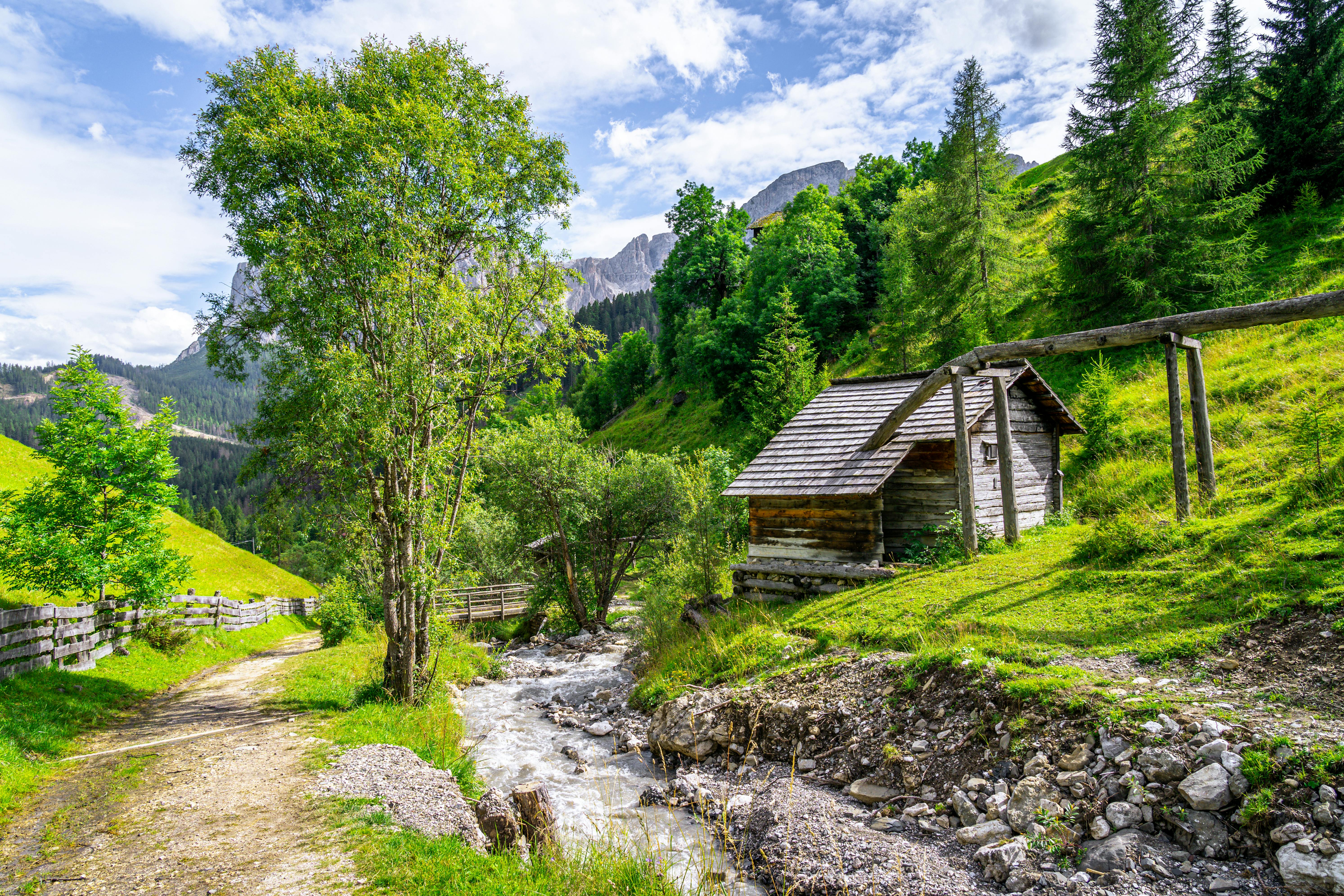 Footpath along Stream in Mountains · Free Stock Photo