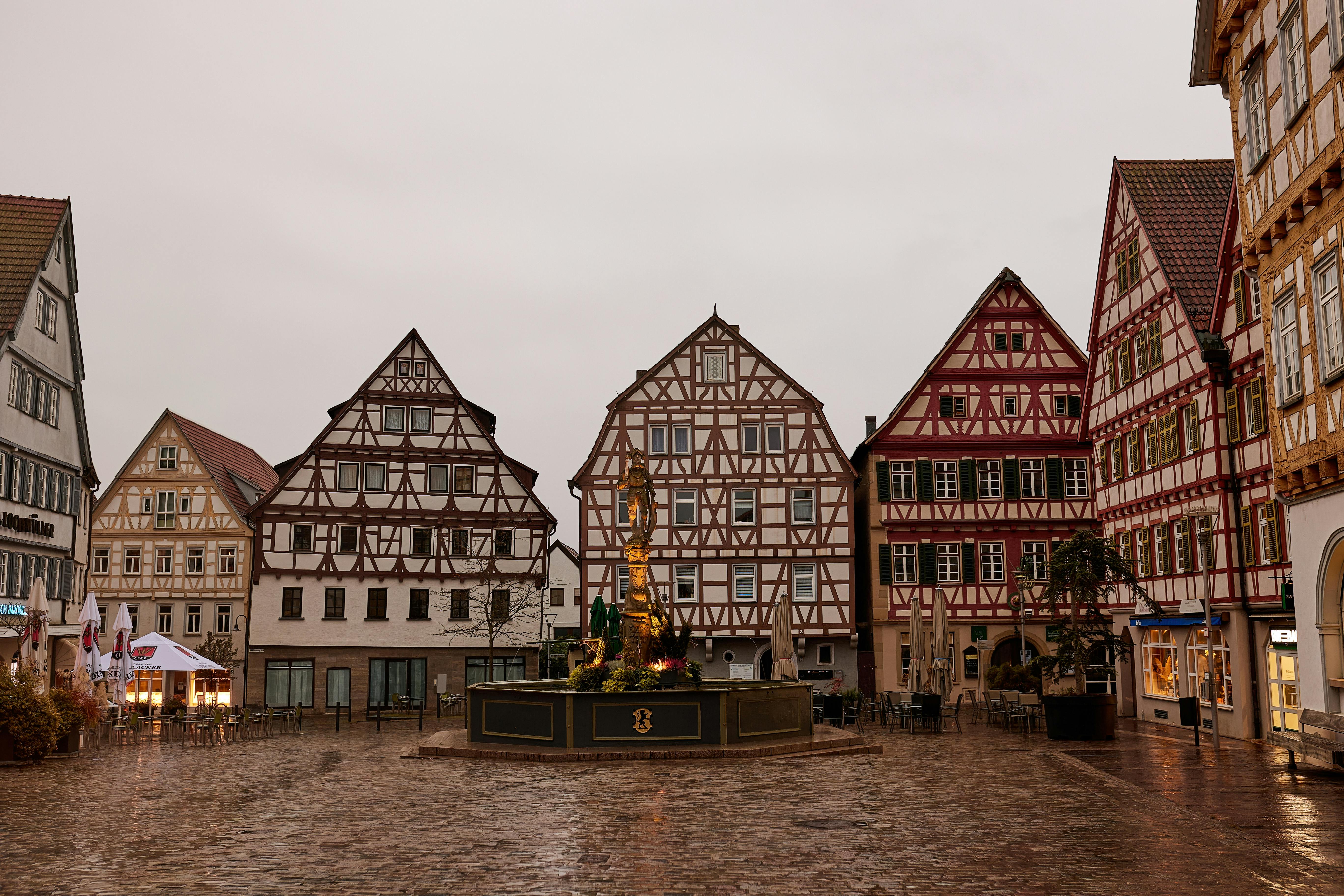 Tenements around Square in Old Town · Free Stock Photo