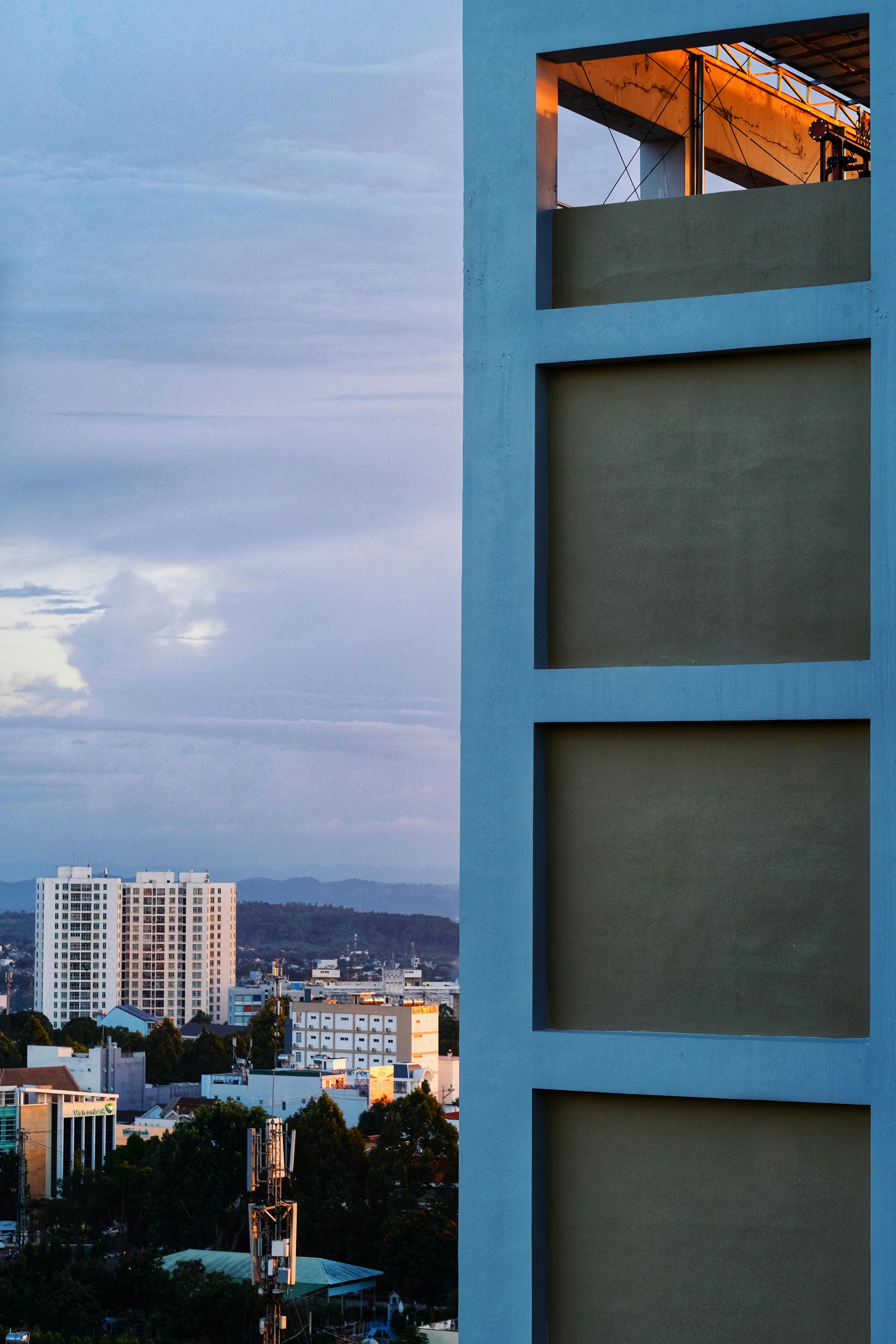 Modern Residential Skyscraper · Free Stock Photo