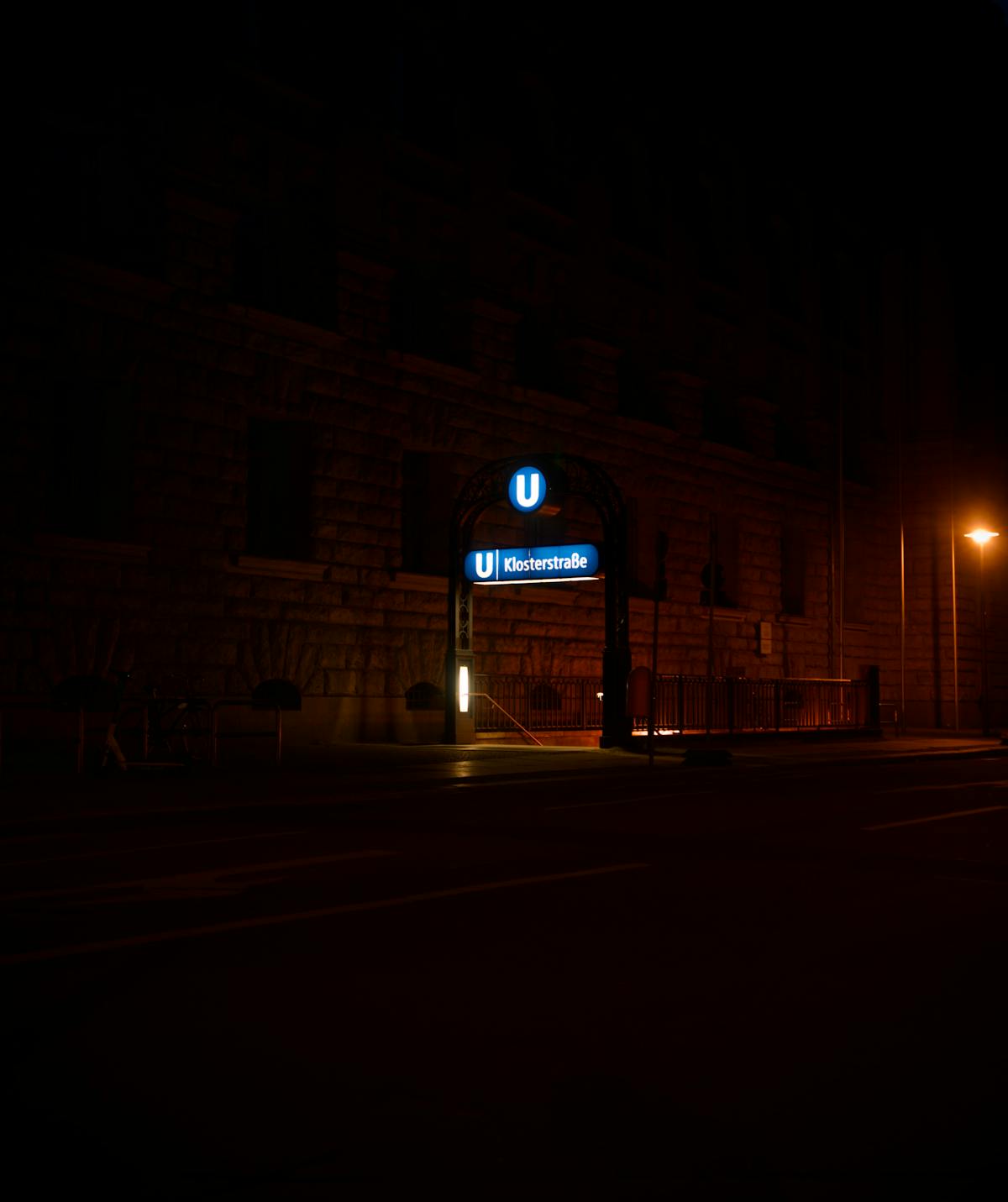 Subway At Night Photos, Download The BEST Free Subway At Night Stock ...