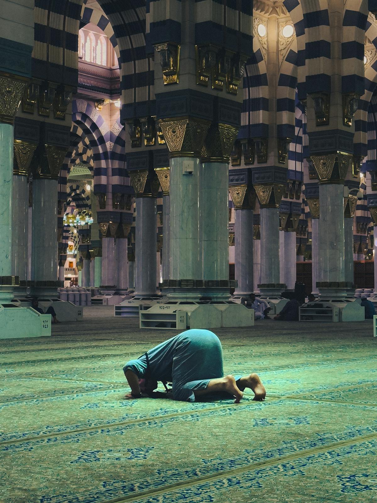 Muslim Crying While Praying Photos, Download The BEST Free Muslim ...
