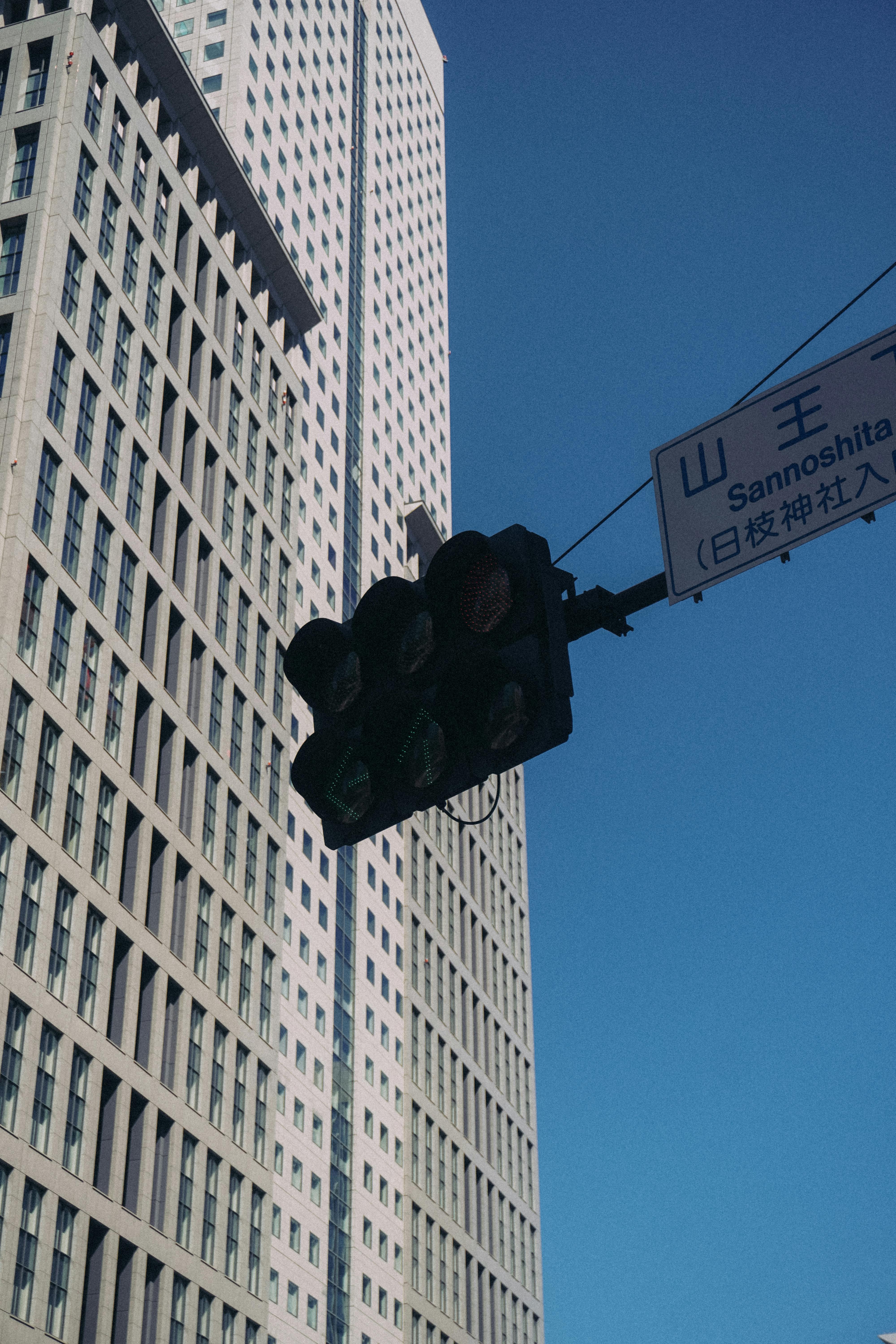 Traffic Lights and Building in Japan · Free Stock Photo
