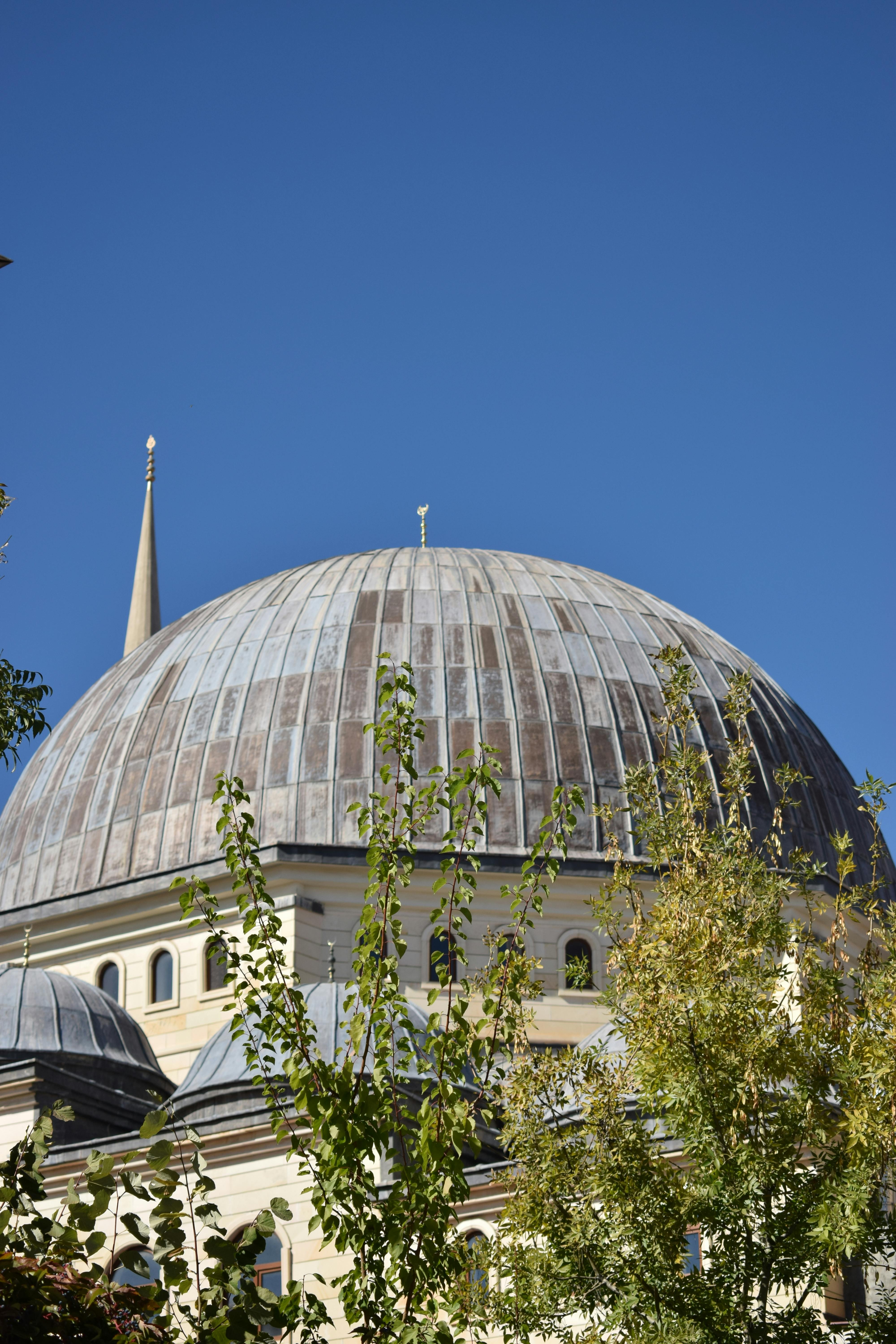 White and Gold Dome Building Under the Blue Sky · Free Stock Photo