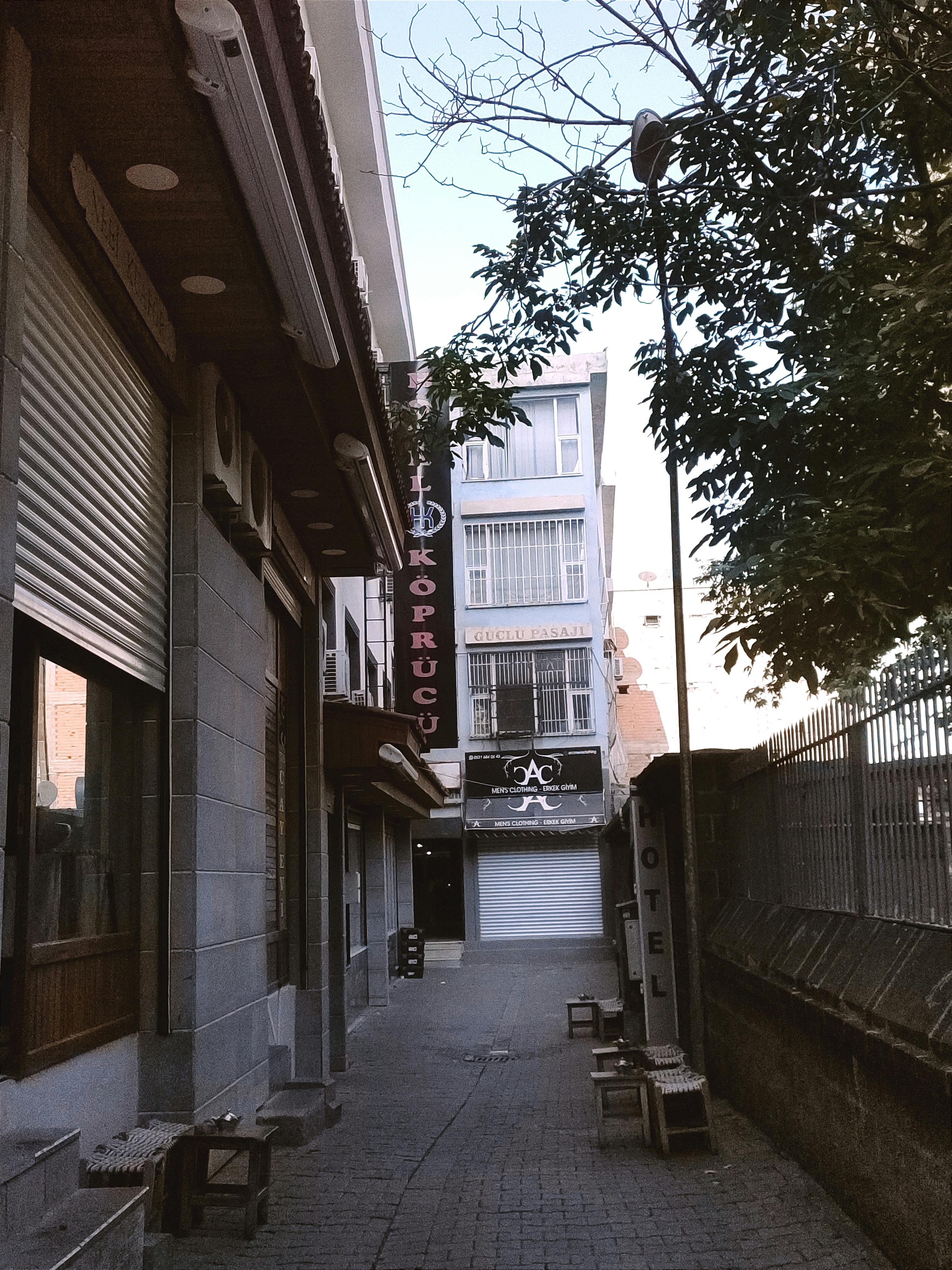 Narrow Alley with Restaurant in Town · Free Stock Photo