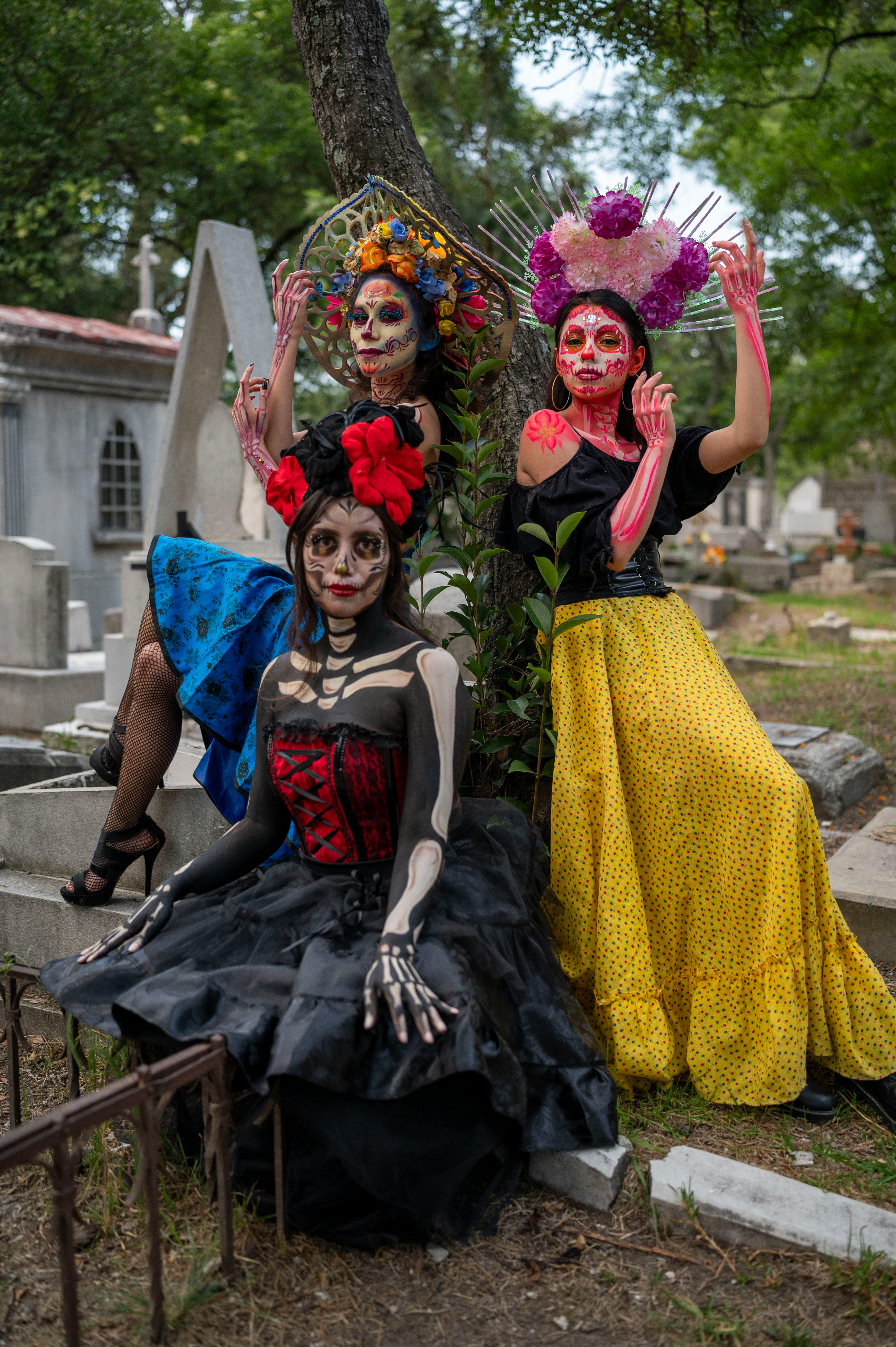 Models as Catrina at Cemetery for Dia de Muertos · Free Stock Photo