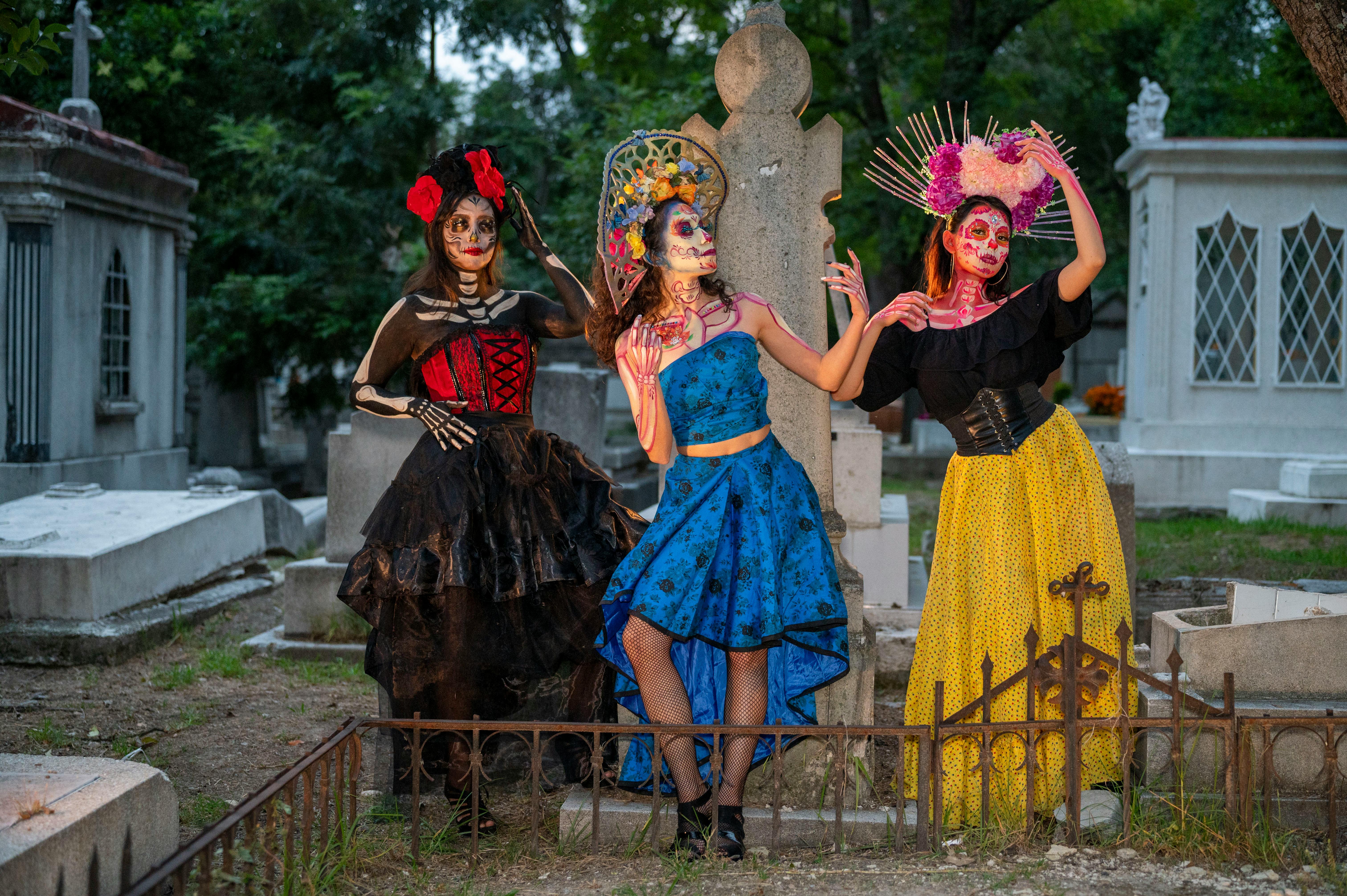Models at Cemetery for Dia de Muertos · Free Stock Photo
