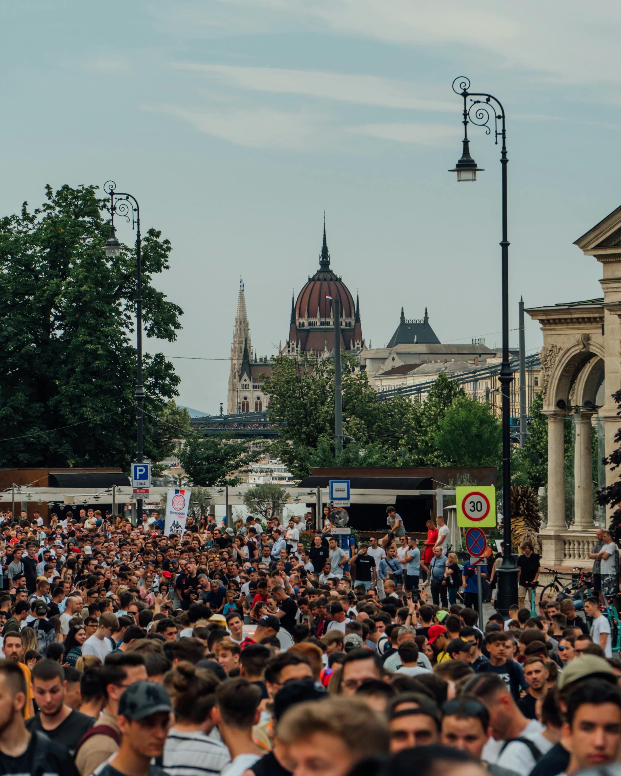 Auction Crowd Photos, Download The BEST Free Auction Crowd Stock Photos ...