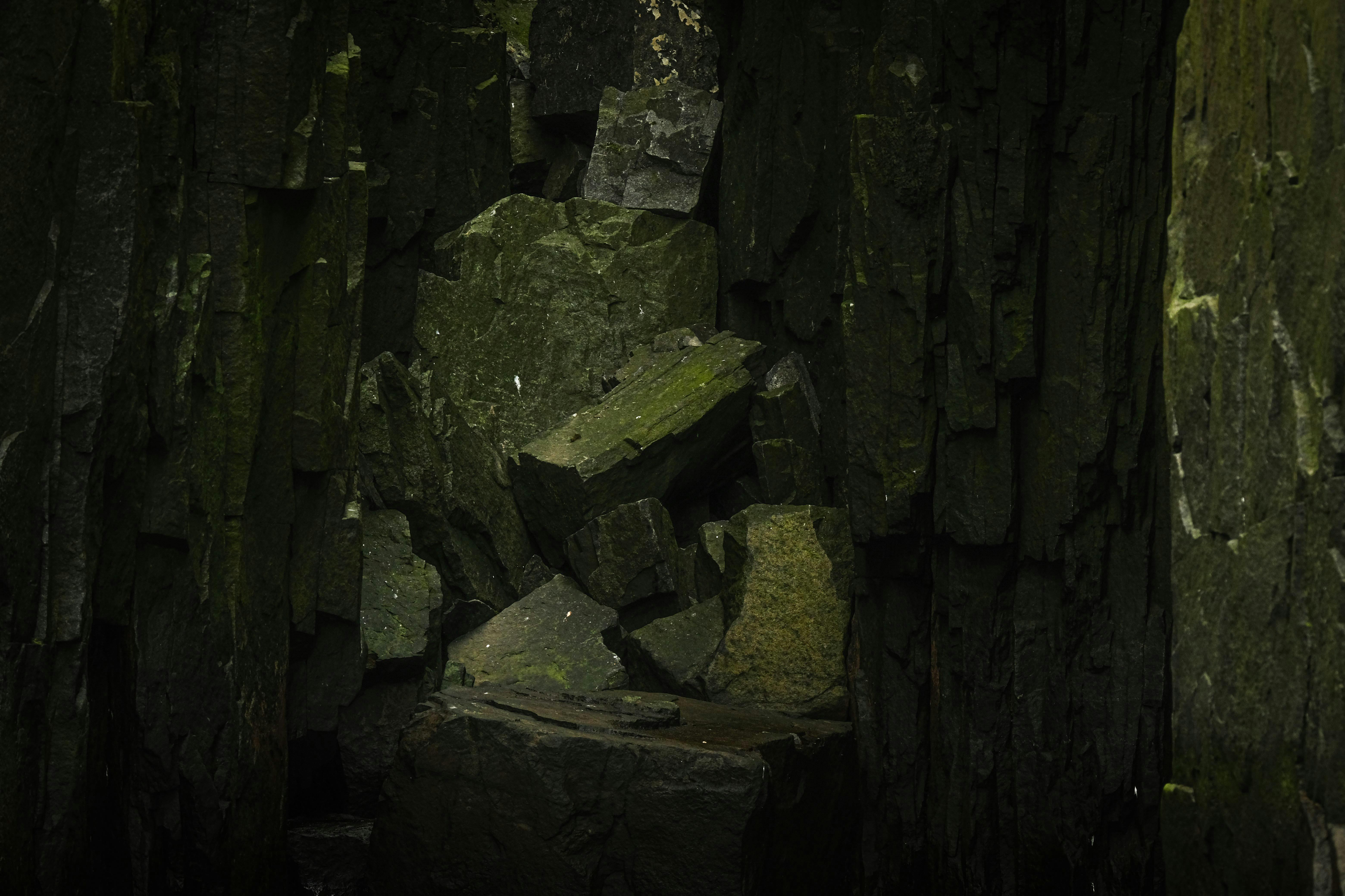 Boulders from the Crumbling Cave Walls · Free Stock Photo