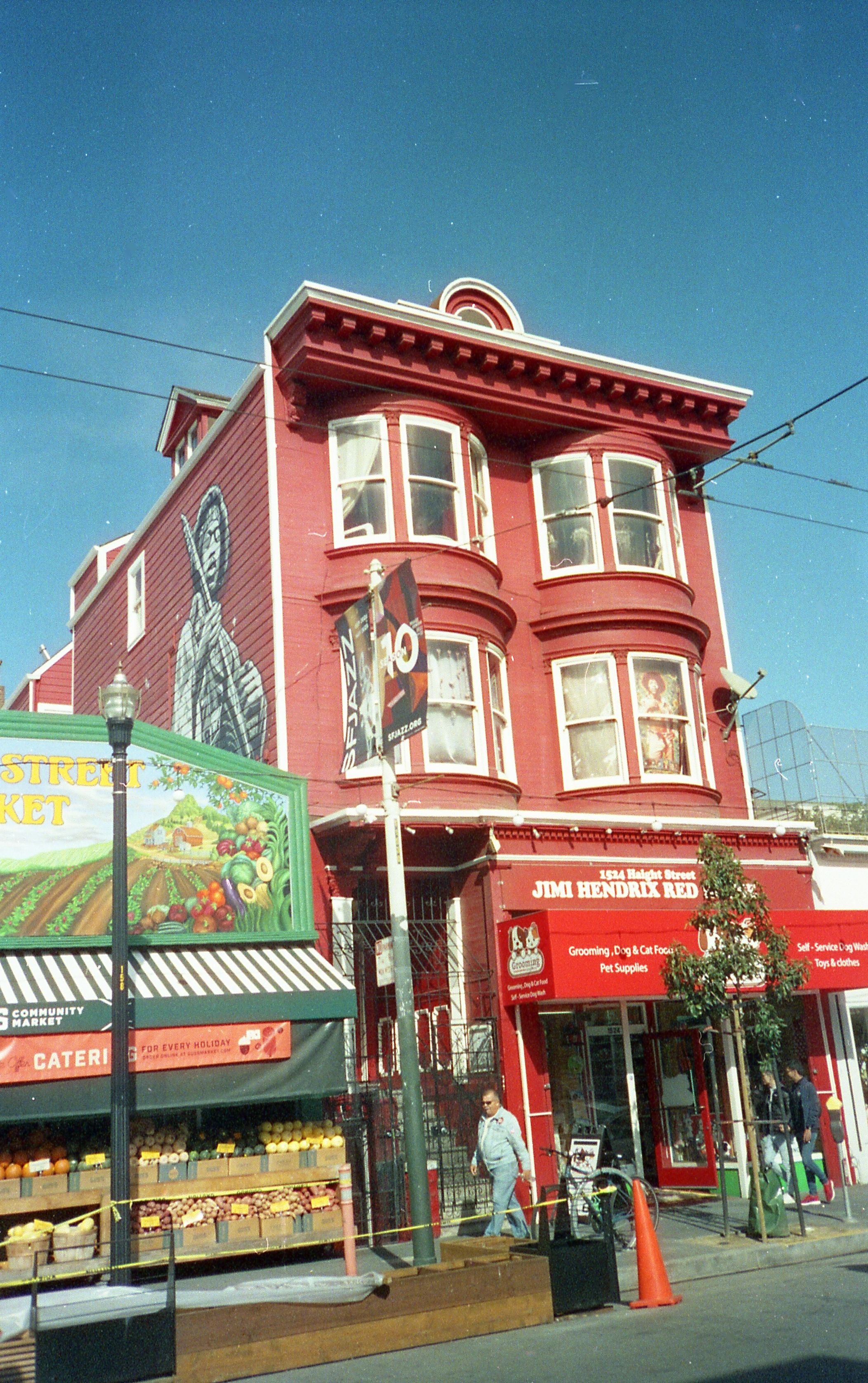 Red Building in Town · Free Stock Photo