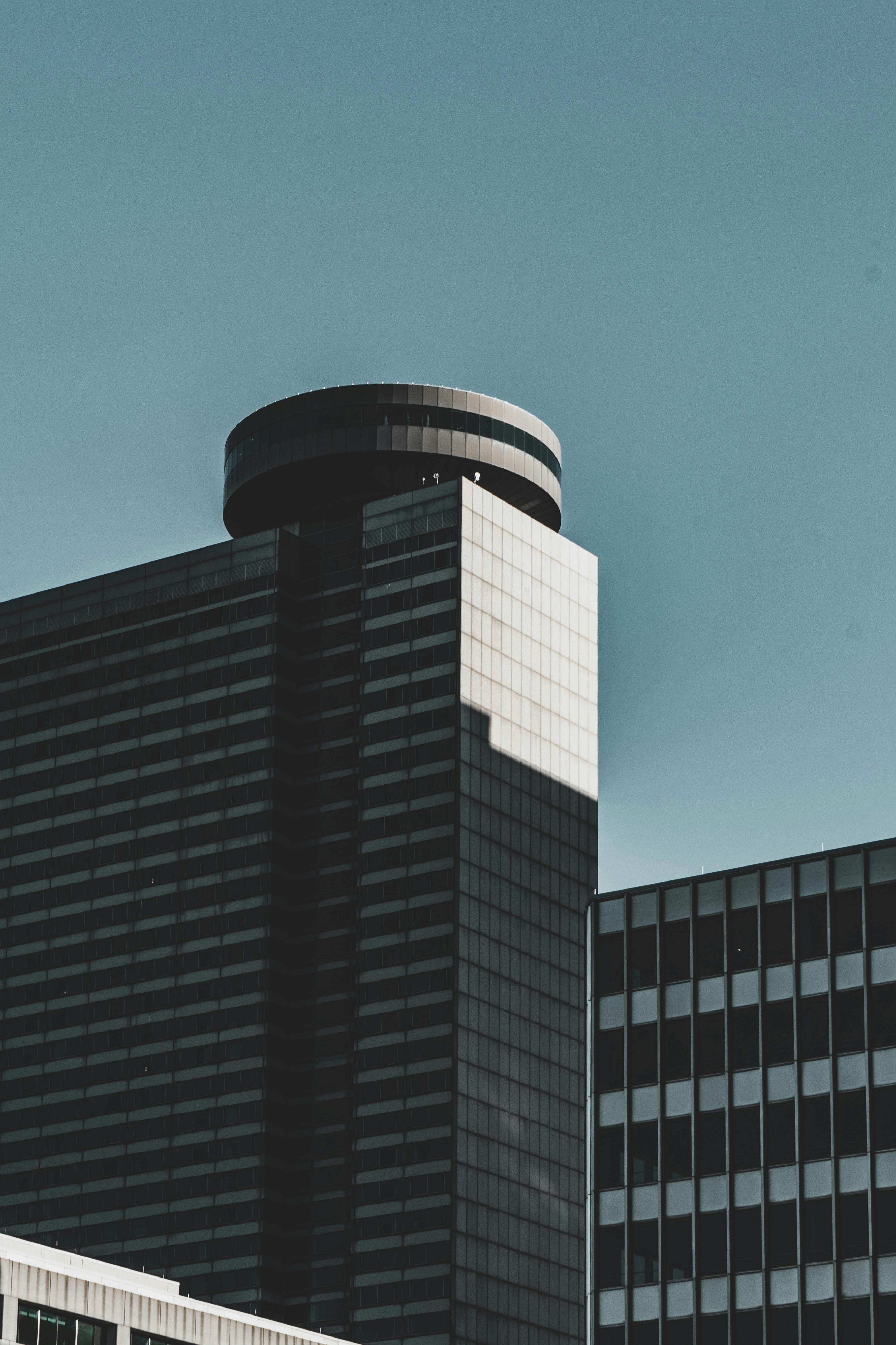 Office Building under Clear Sky · Free Stock Photo