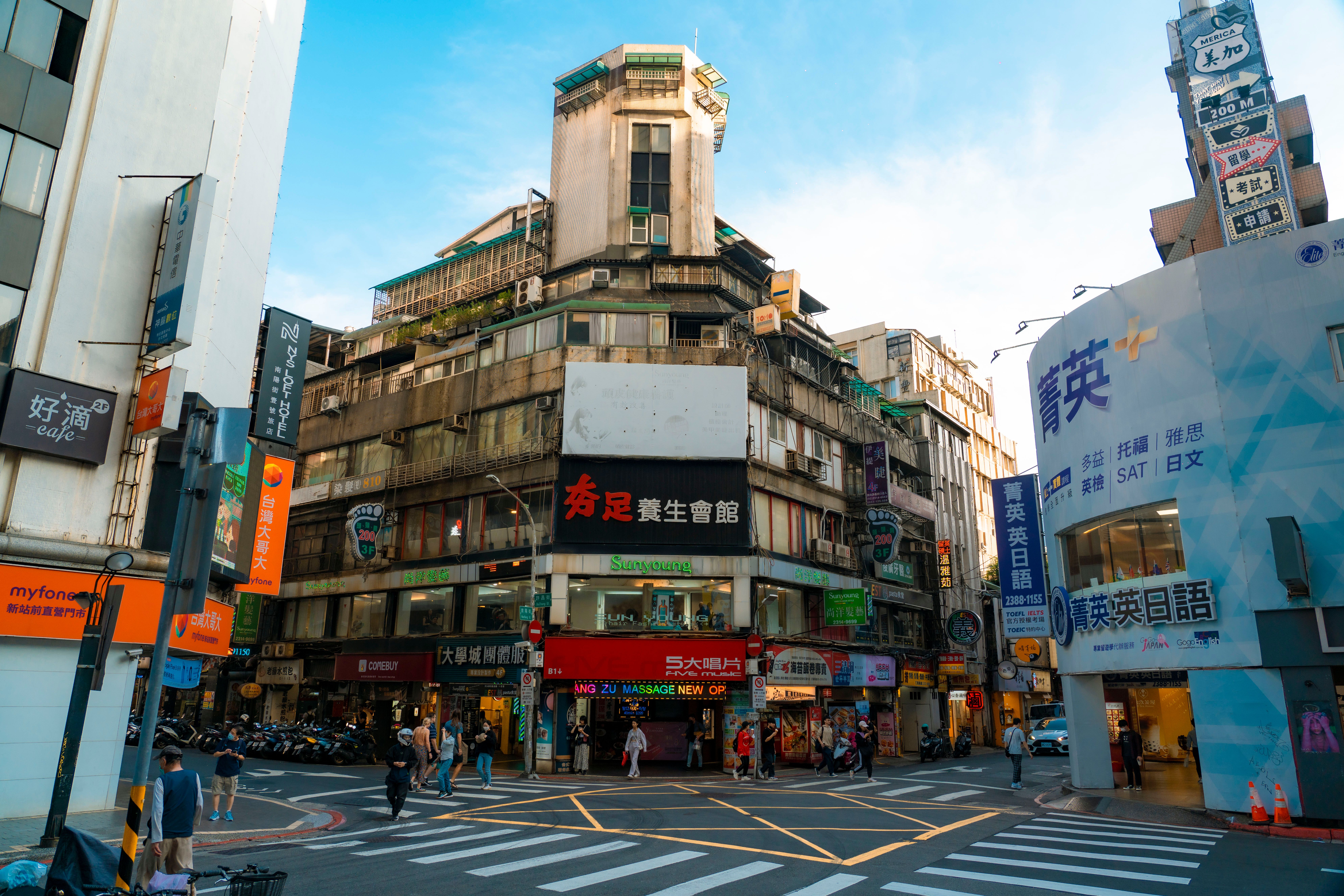 Road Intersection in a Japanese City · Free Stock Photo