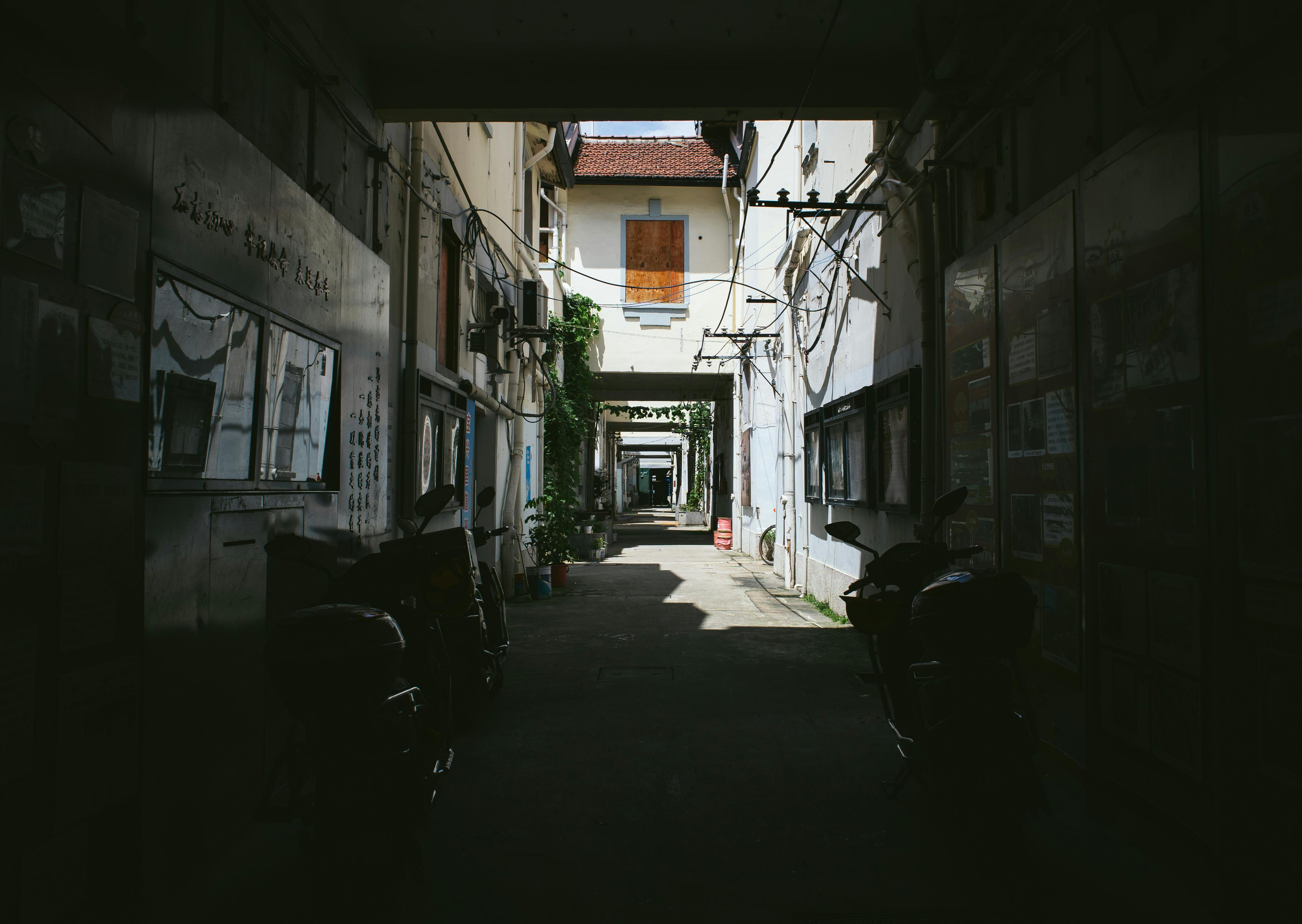 Shadow in an Alley · Free Stock Photo