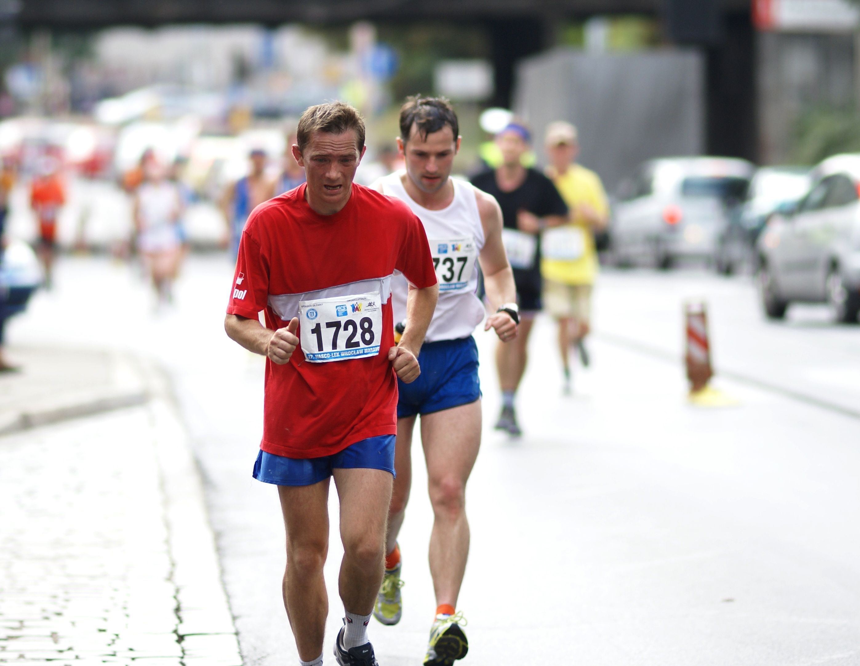 A man running in a race · Free Stock Photo