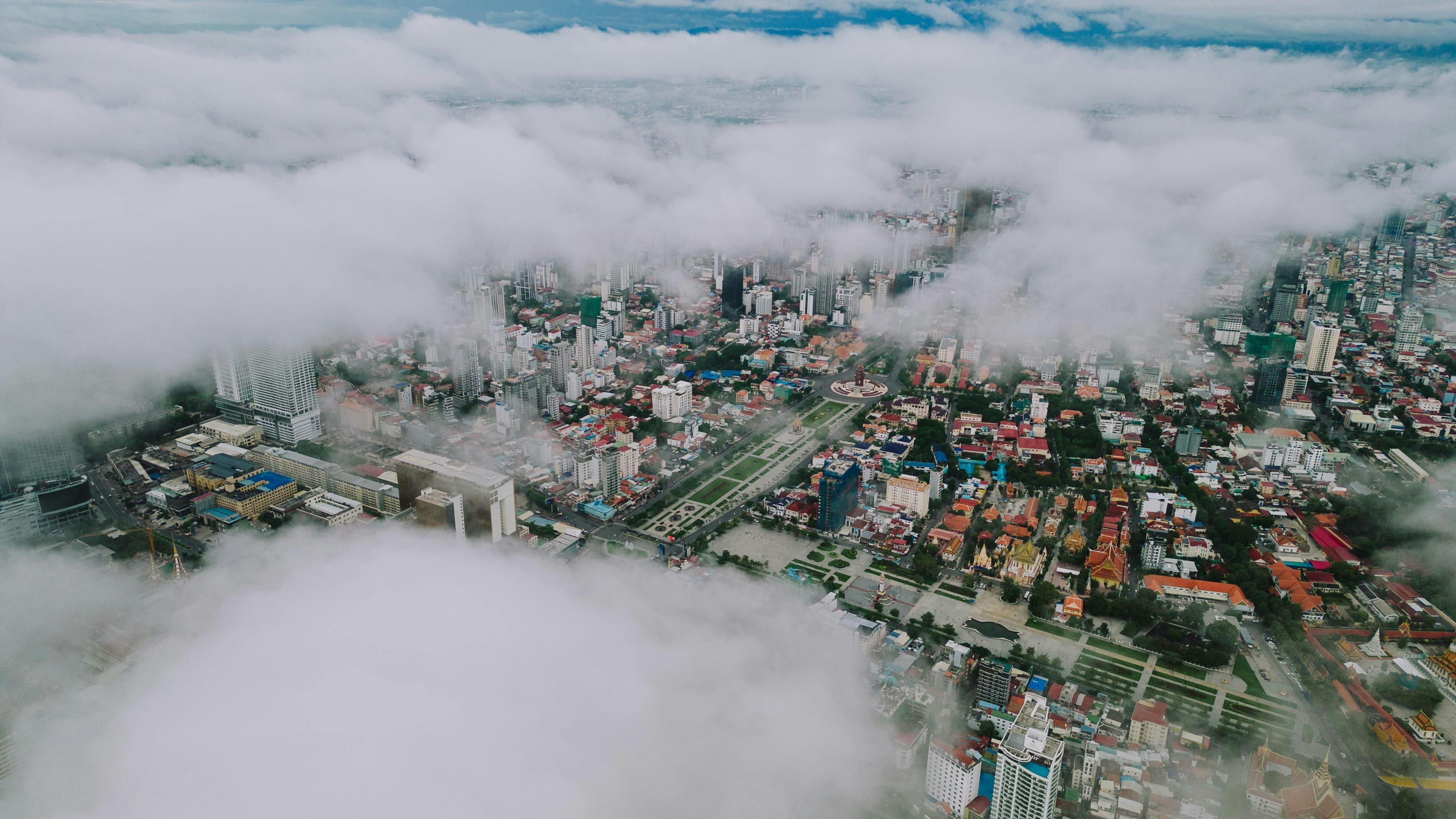 Clouds Above City · Free Stock Photo
