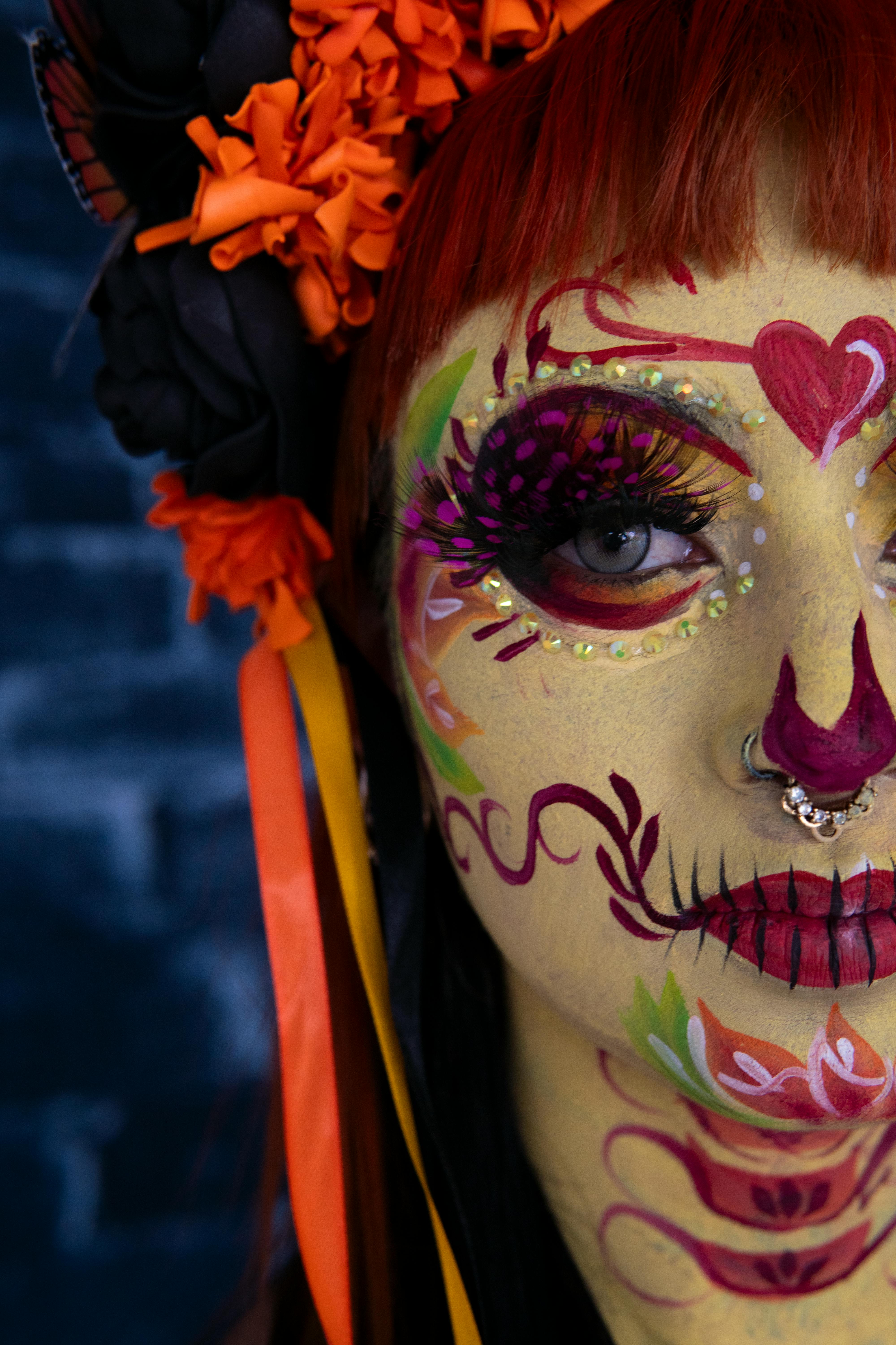 Foto de stock gratuita sobre cara, catrina, cinta, corona de lores ...