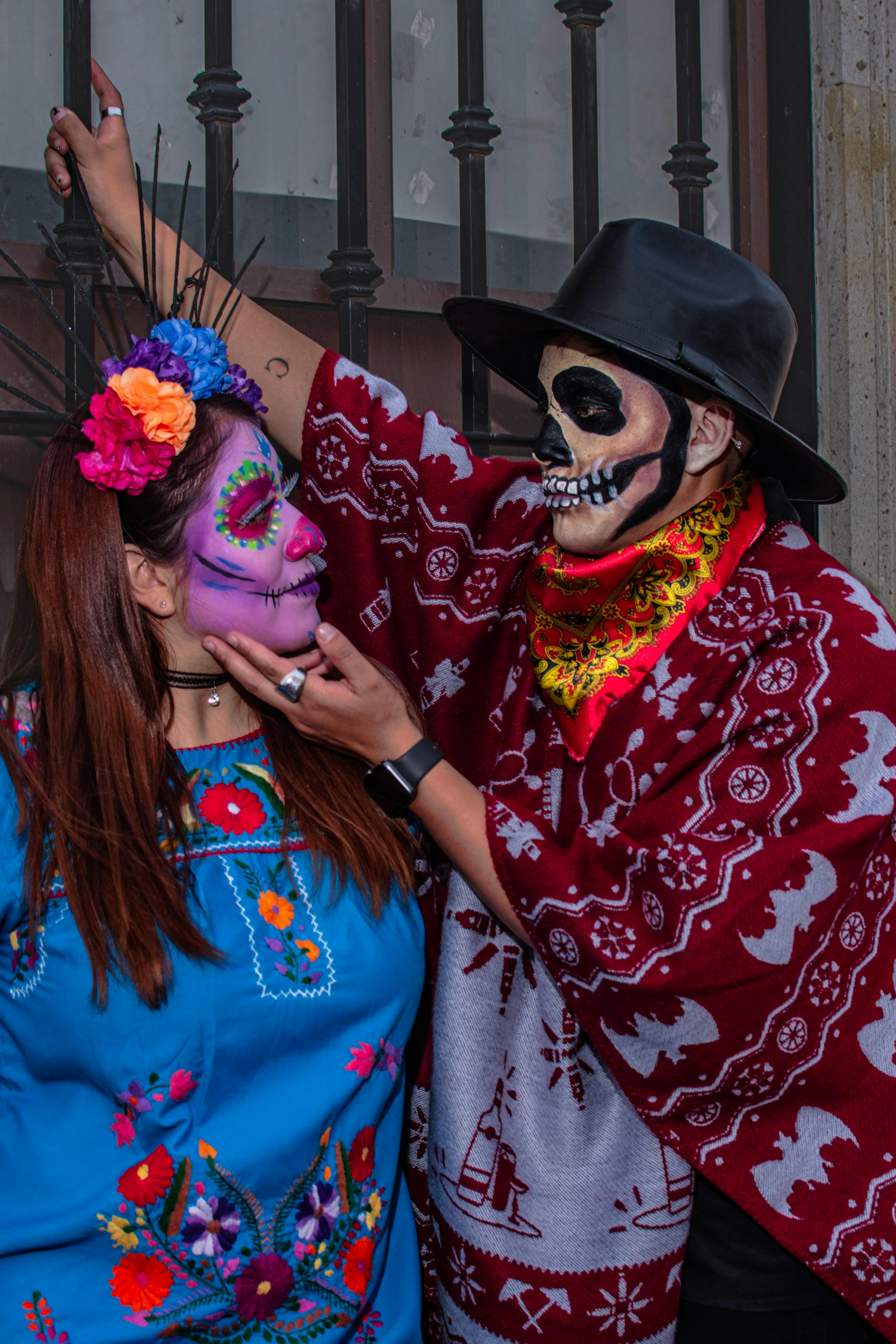 Catrina and Man in Dia de Muertos Costume · Free Stock Photo