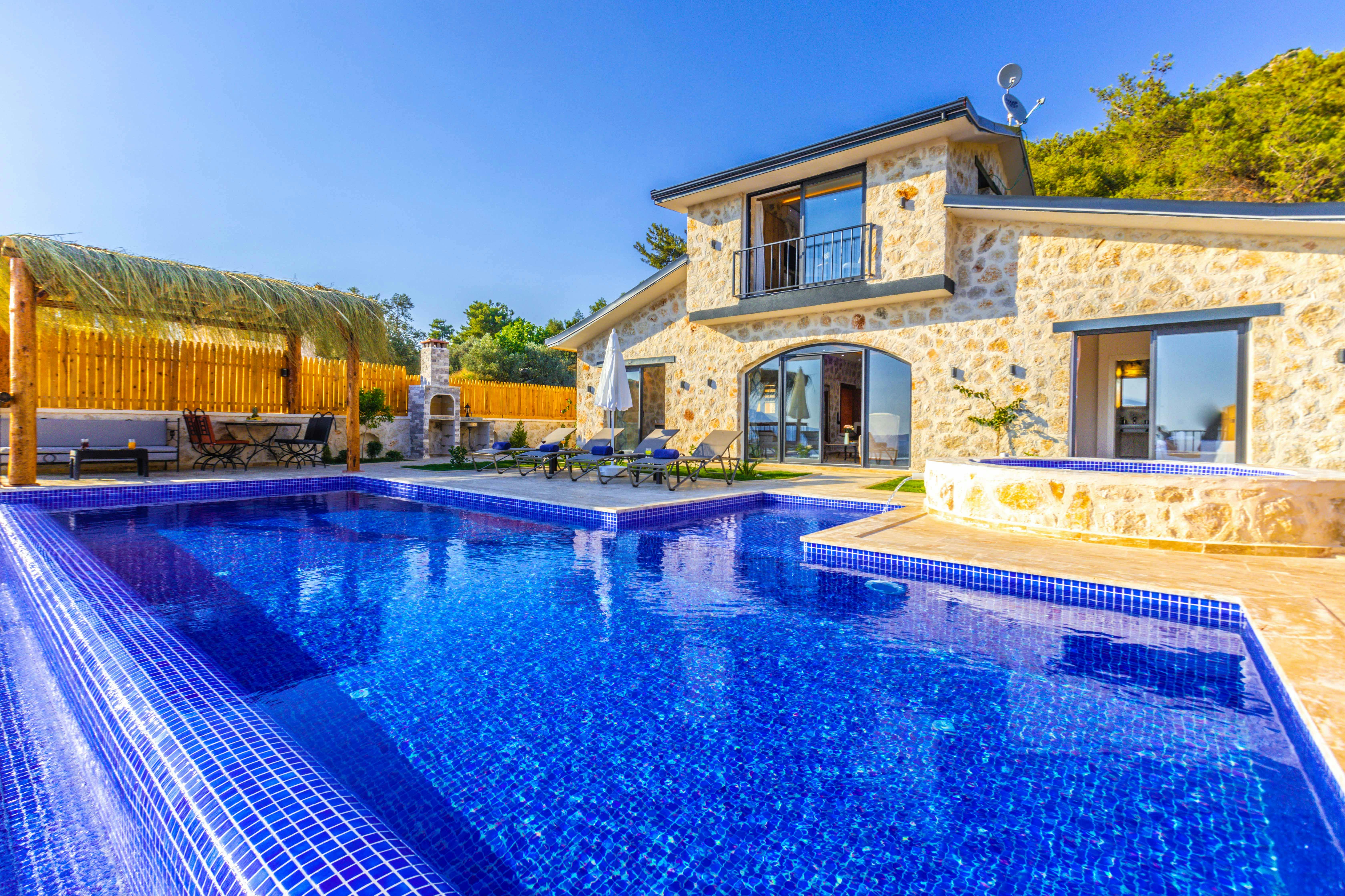 Outdoor Living & Pools Photos, Download The BEST Free Outdoor Living ...