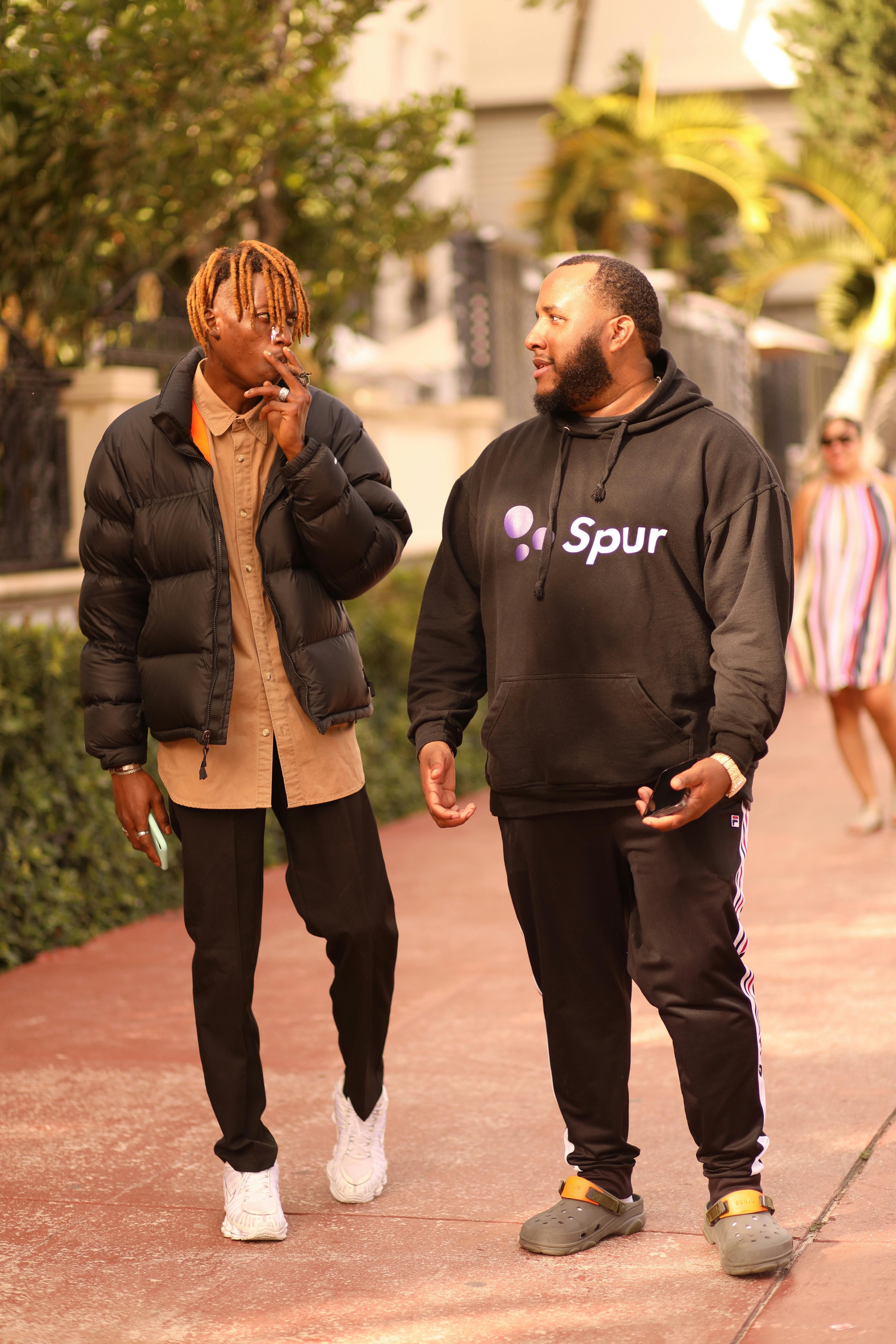 Street shot of 2 men talking · Free Stock Photo