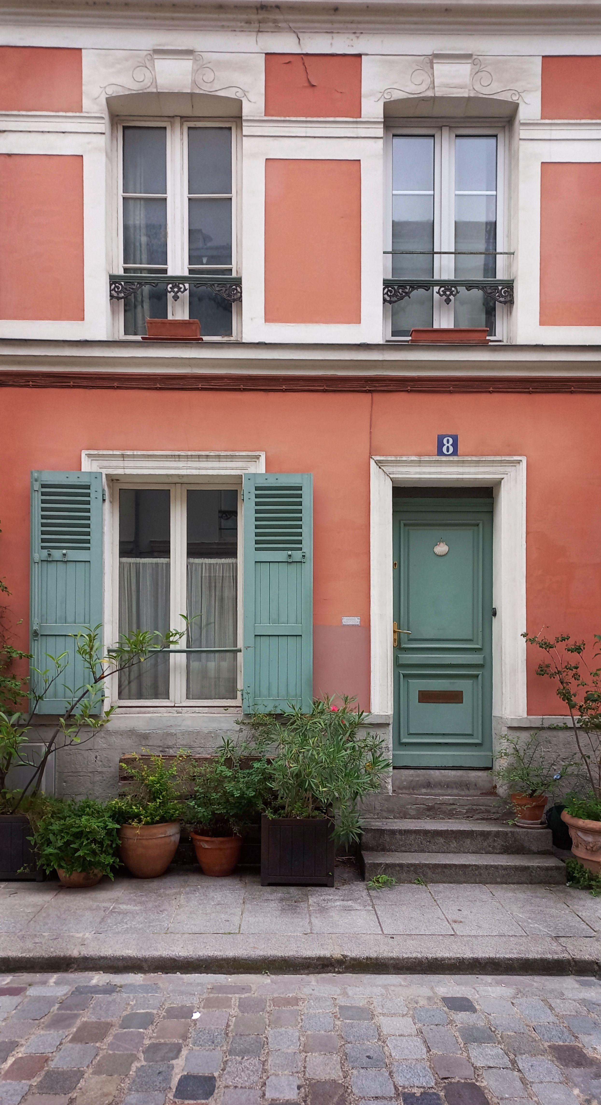 Entrance to Parisian Residential House · Free Stock Photo