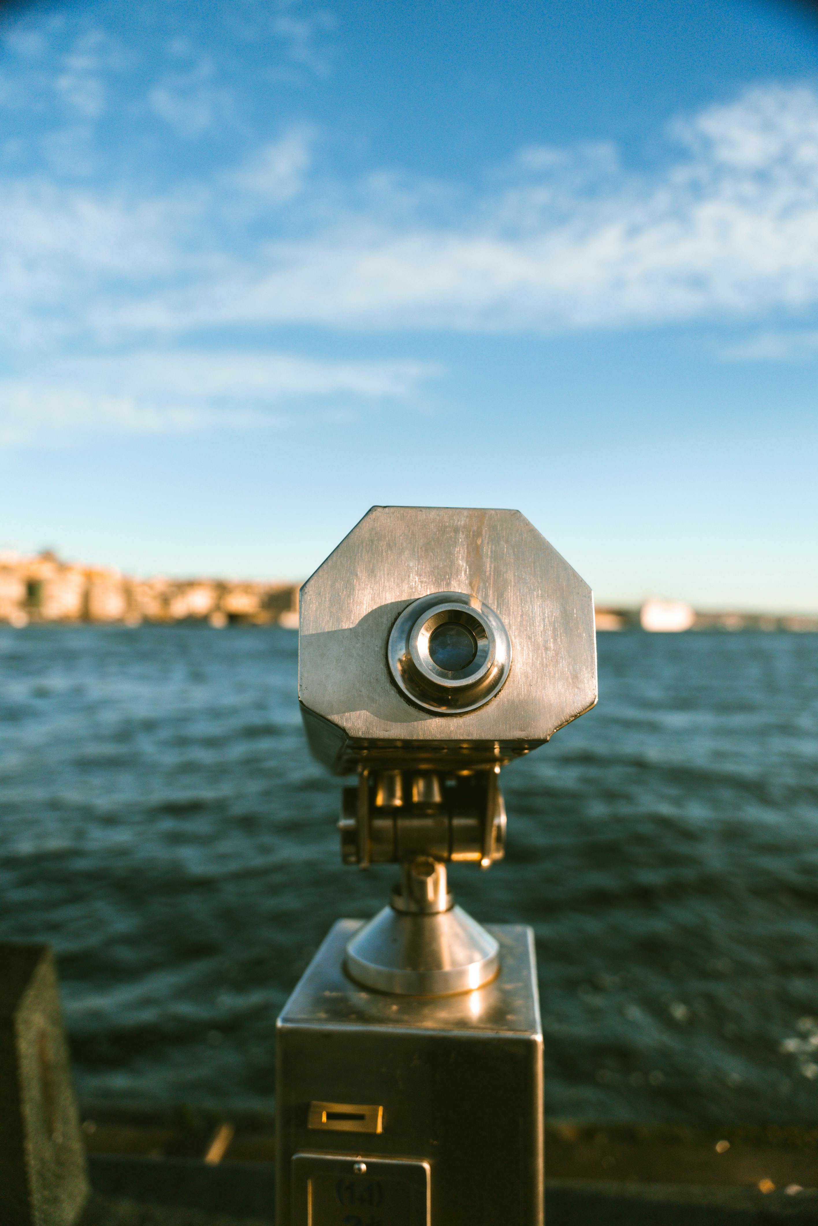 Coin Operated Tower Viewer on the Pier · Free Stock Photo