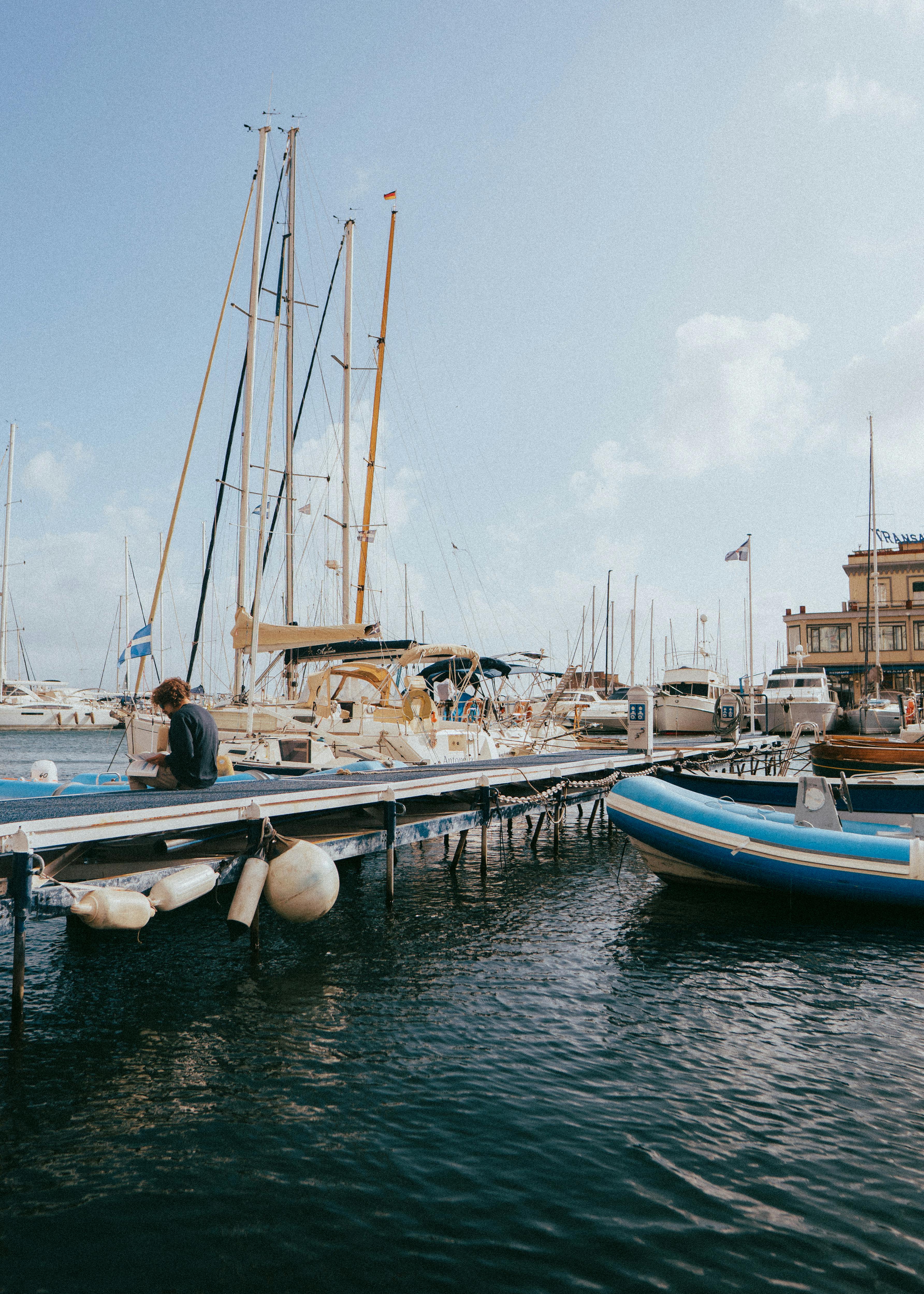 Pier and Boat · Free Stock Photo