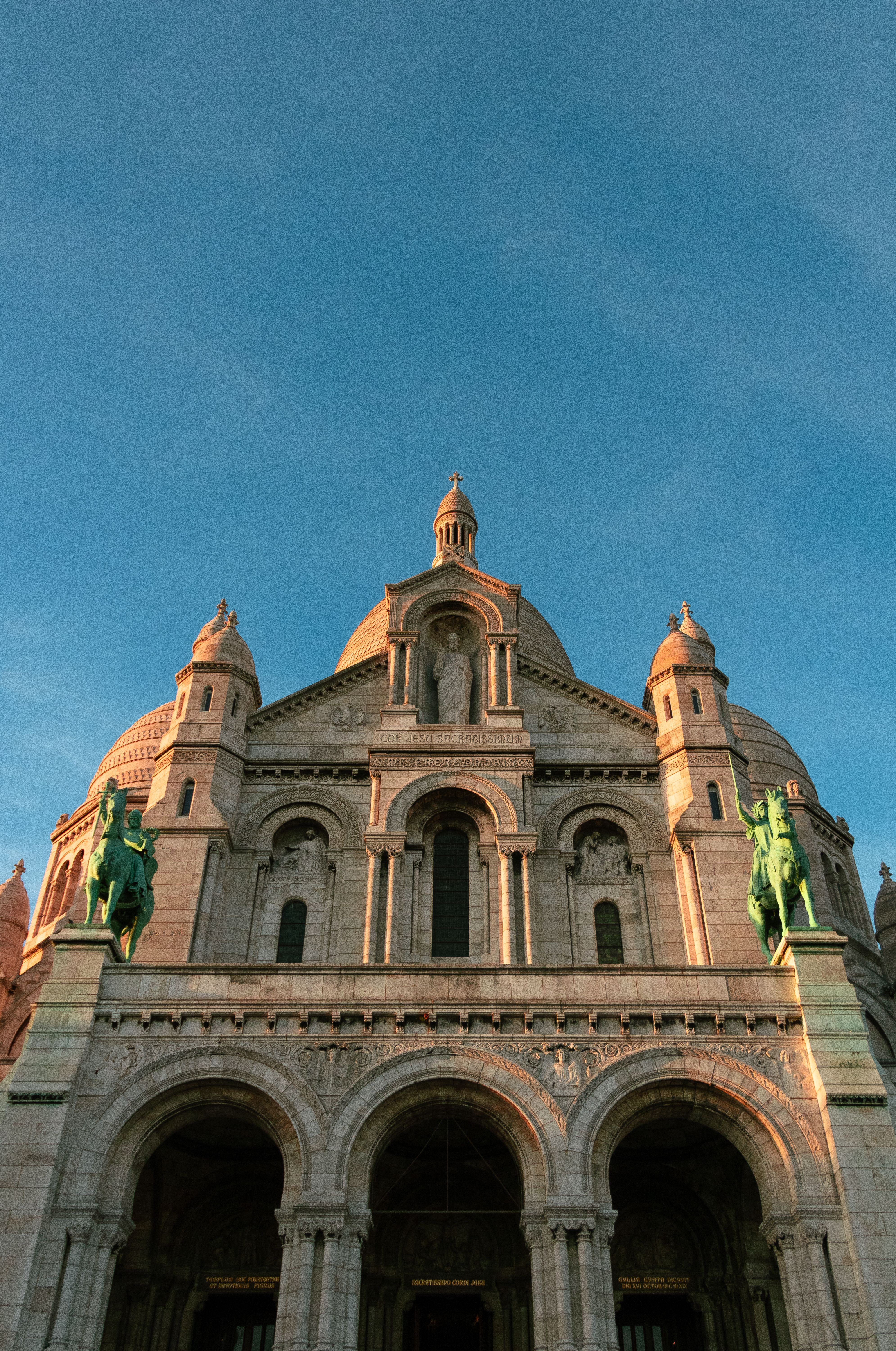 Aged domed Catholic cathedral made of travertine · Free Stock Photo