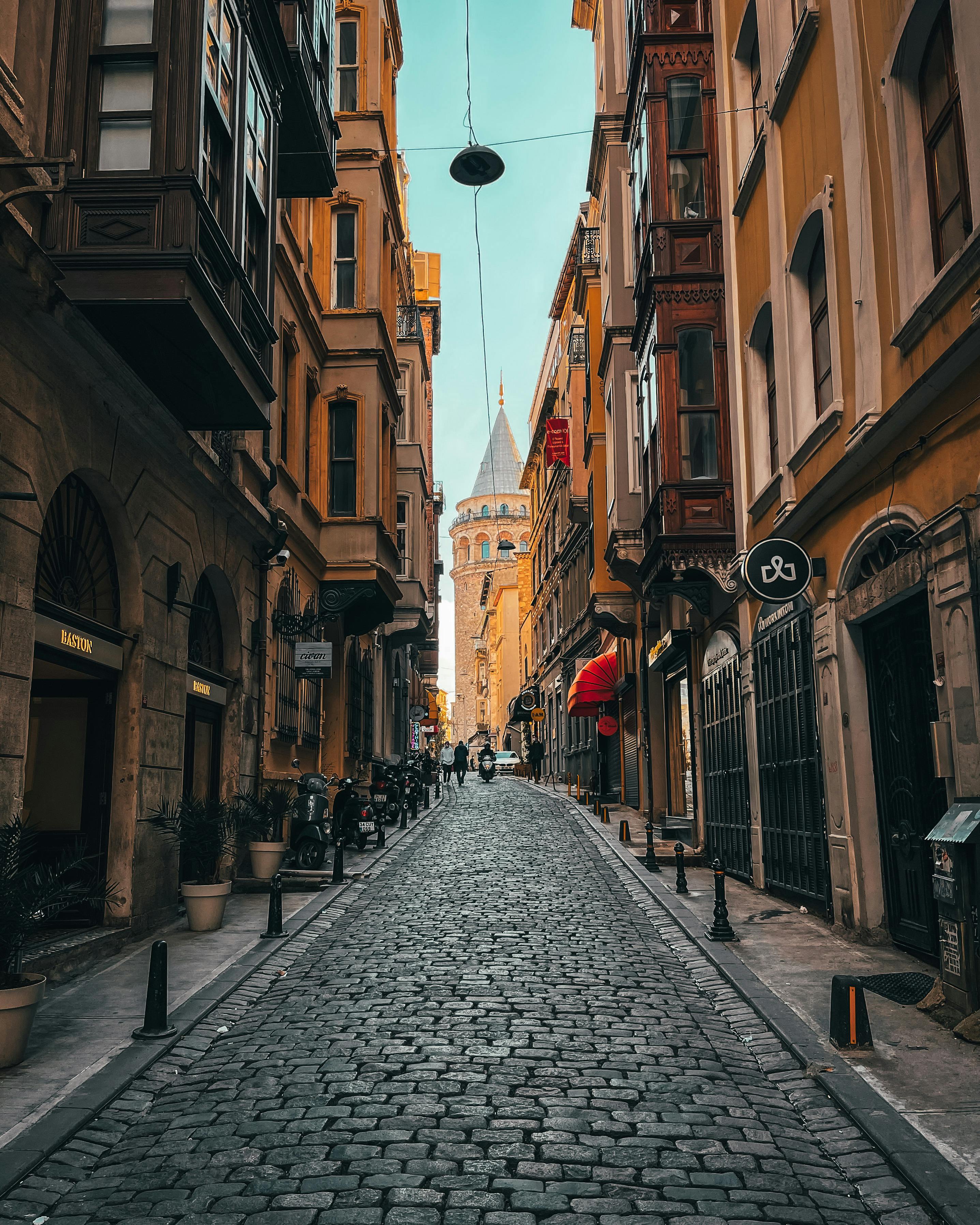 Narrow Cobblestone Alley in Istanbul, Turkey · Free Stock Photo