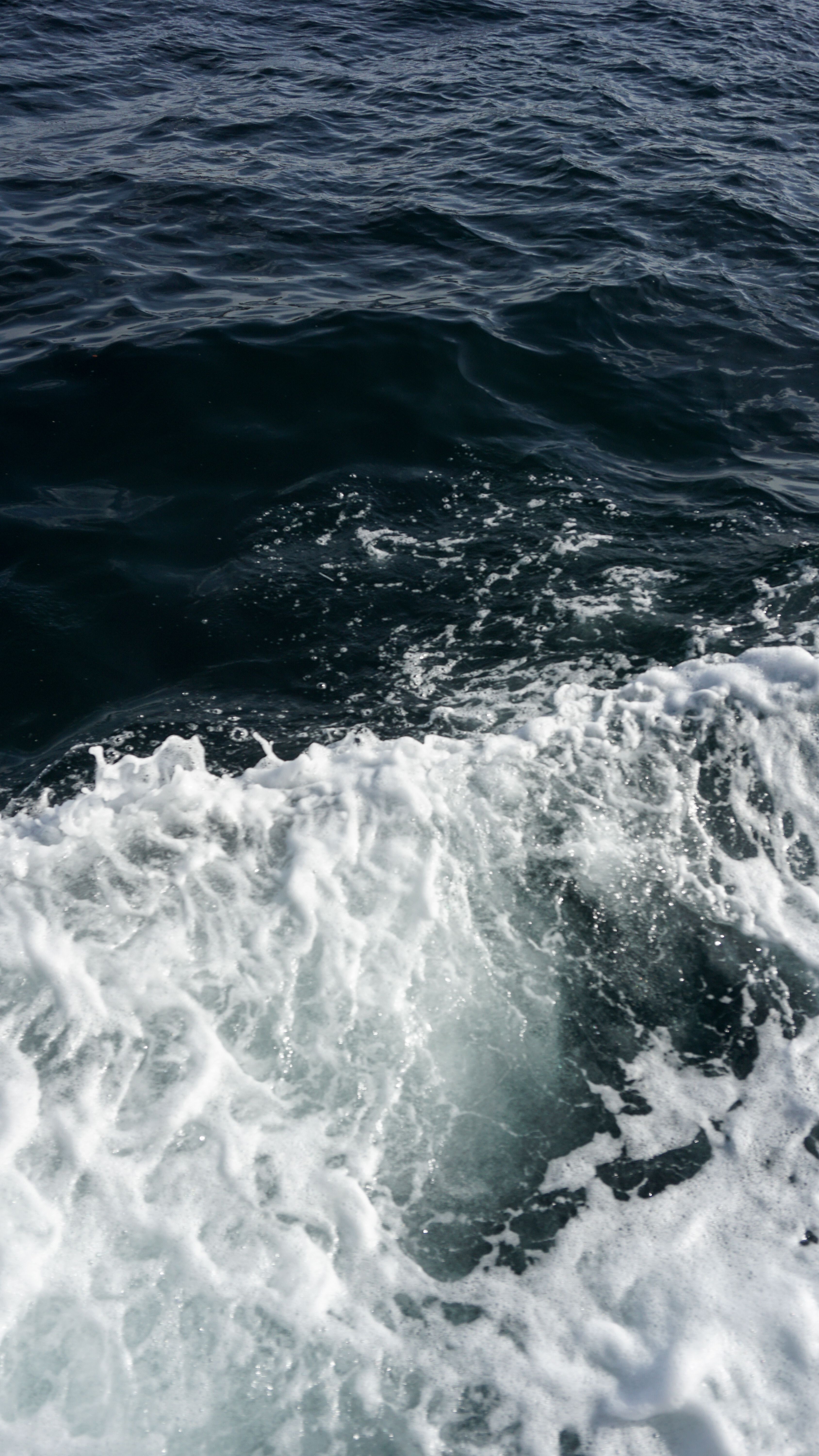 Splashing Water on Sea · Free Stock Photo