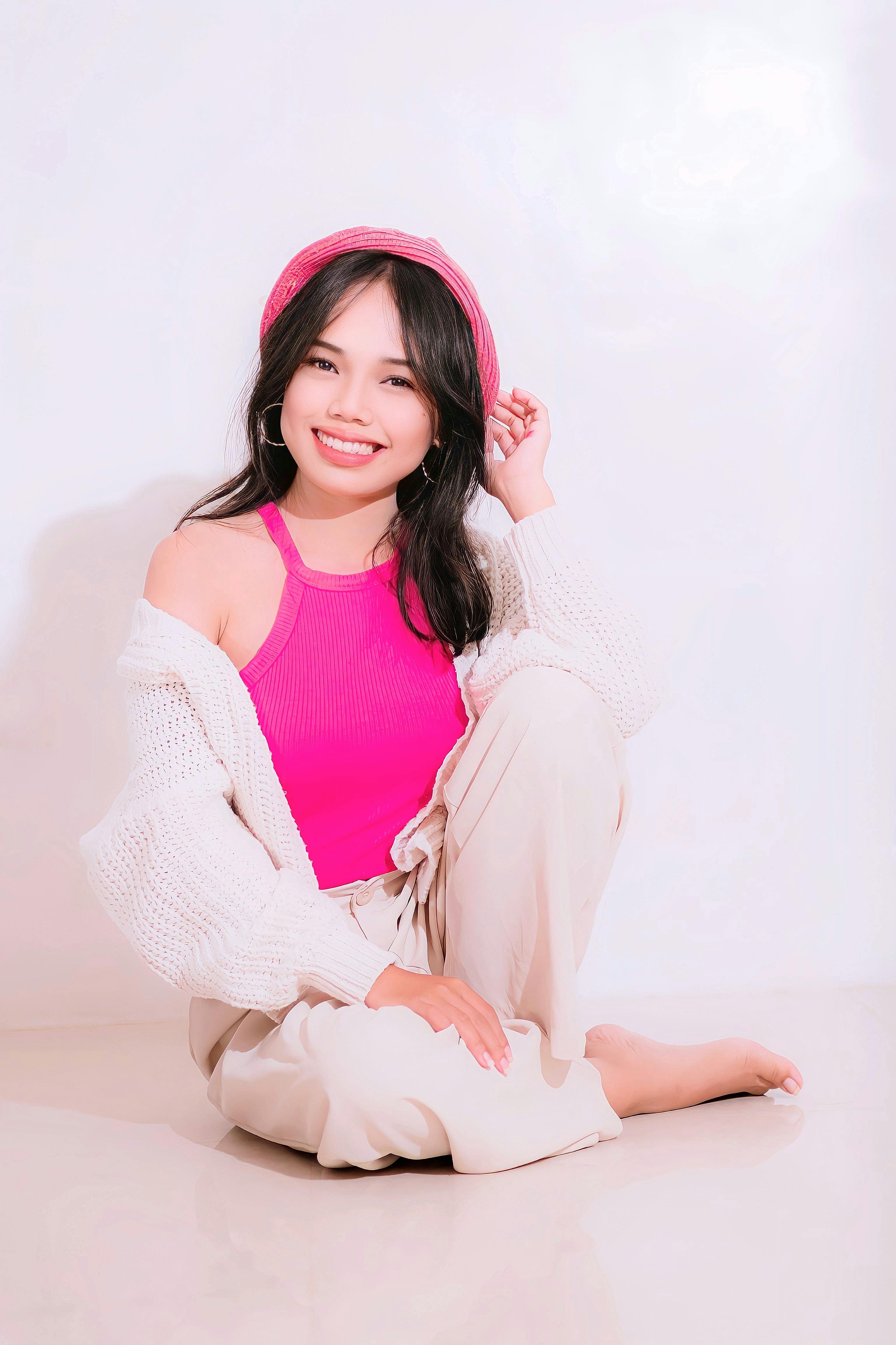 Long Pinky Photos, Download The BEST Free Long Pinky Stock Photos & HD ...