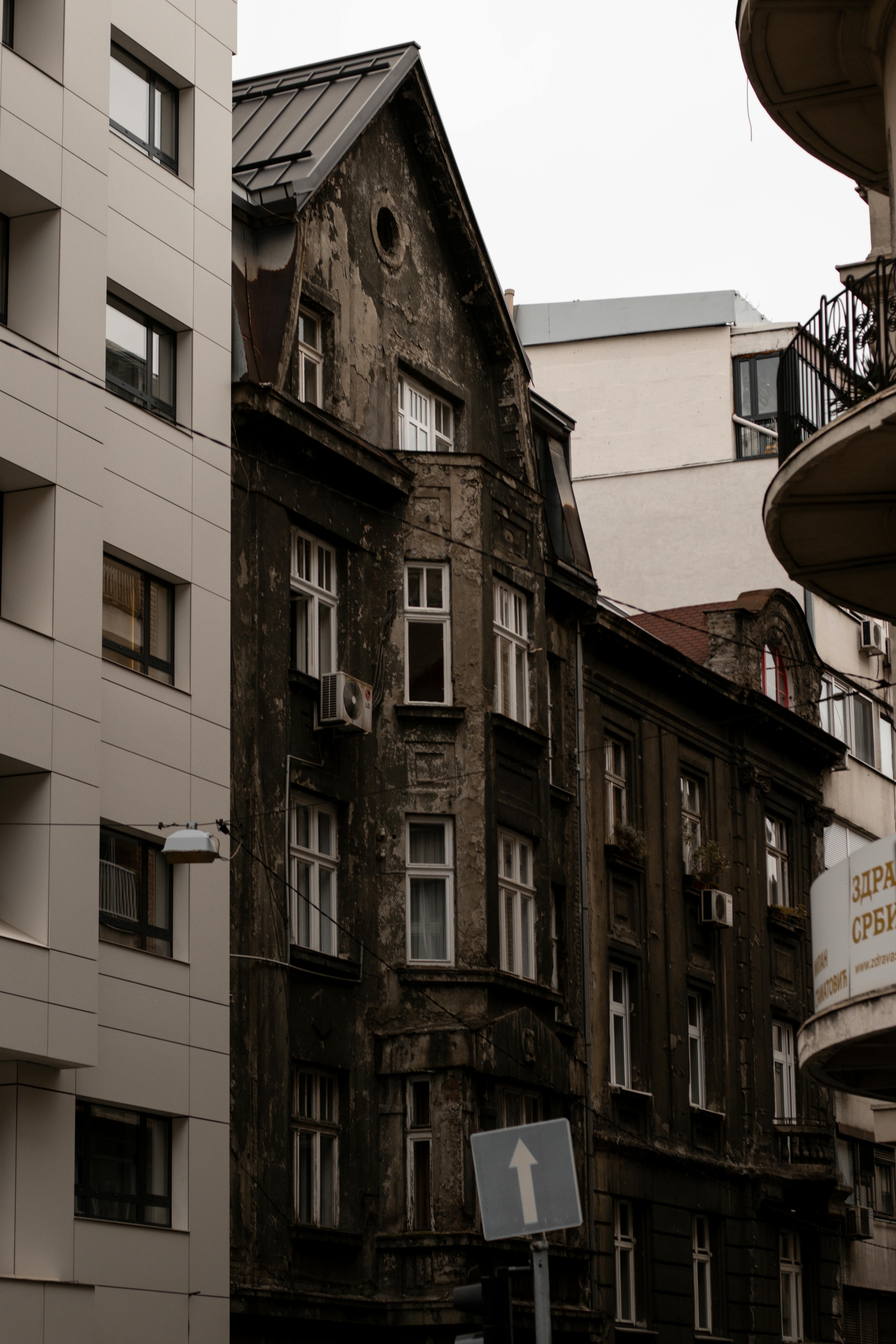 Decrepit Urban Tenement · Free Stock Photo