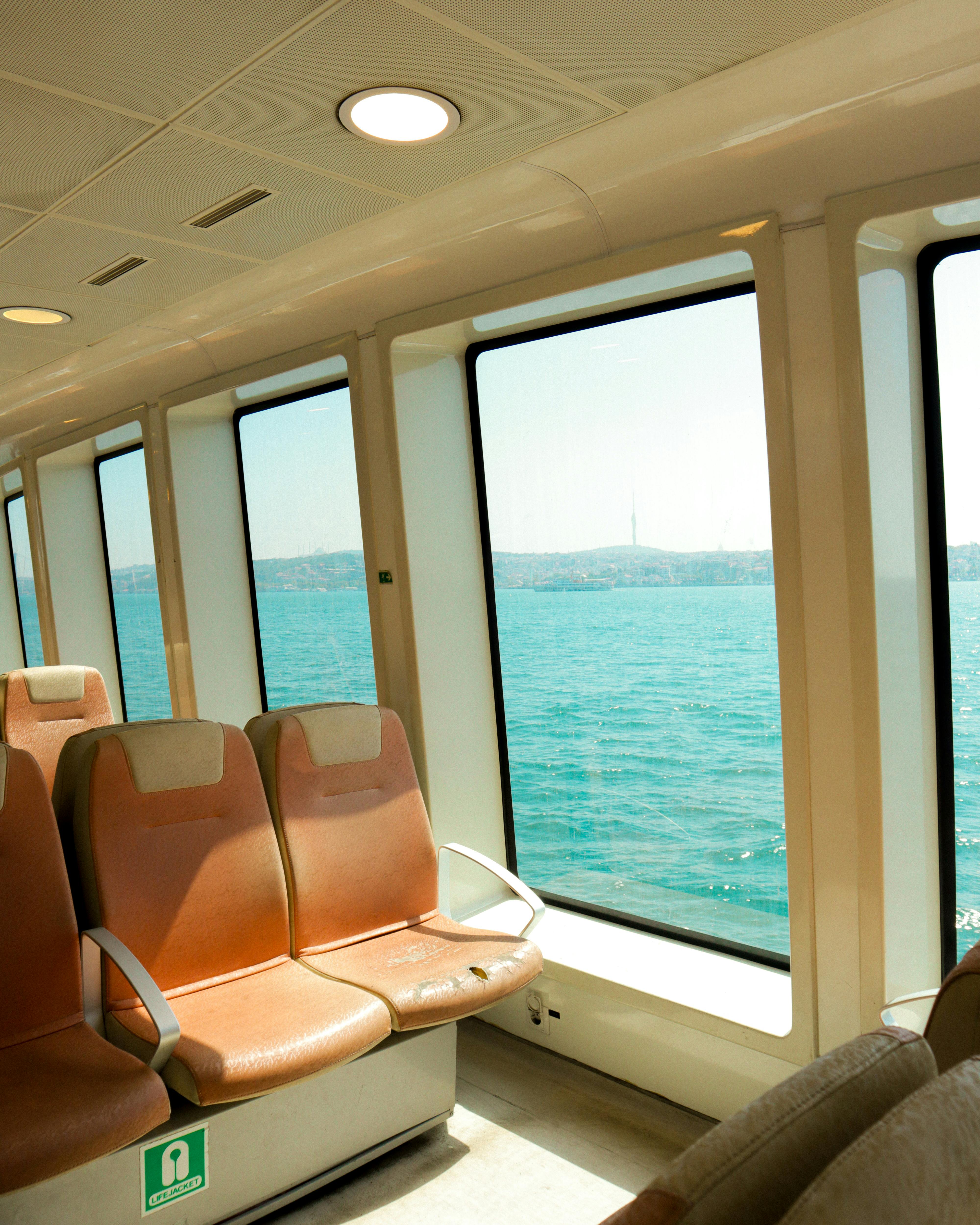 A view of the inside of a boat with windows · Free Stock Photo