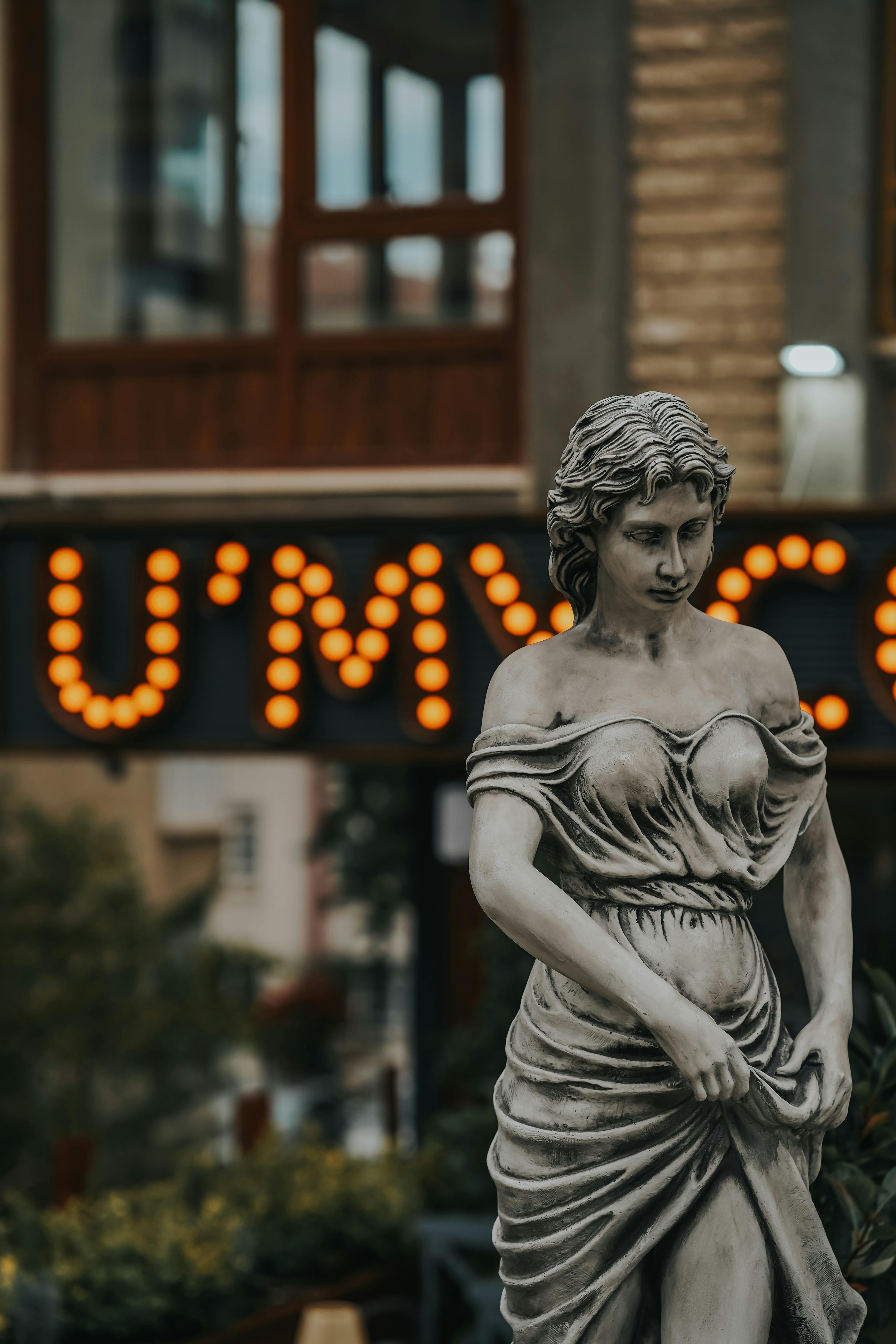 Stone Statue of a Woman · Free Stock Photo