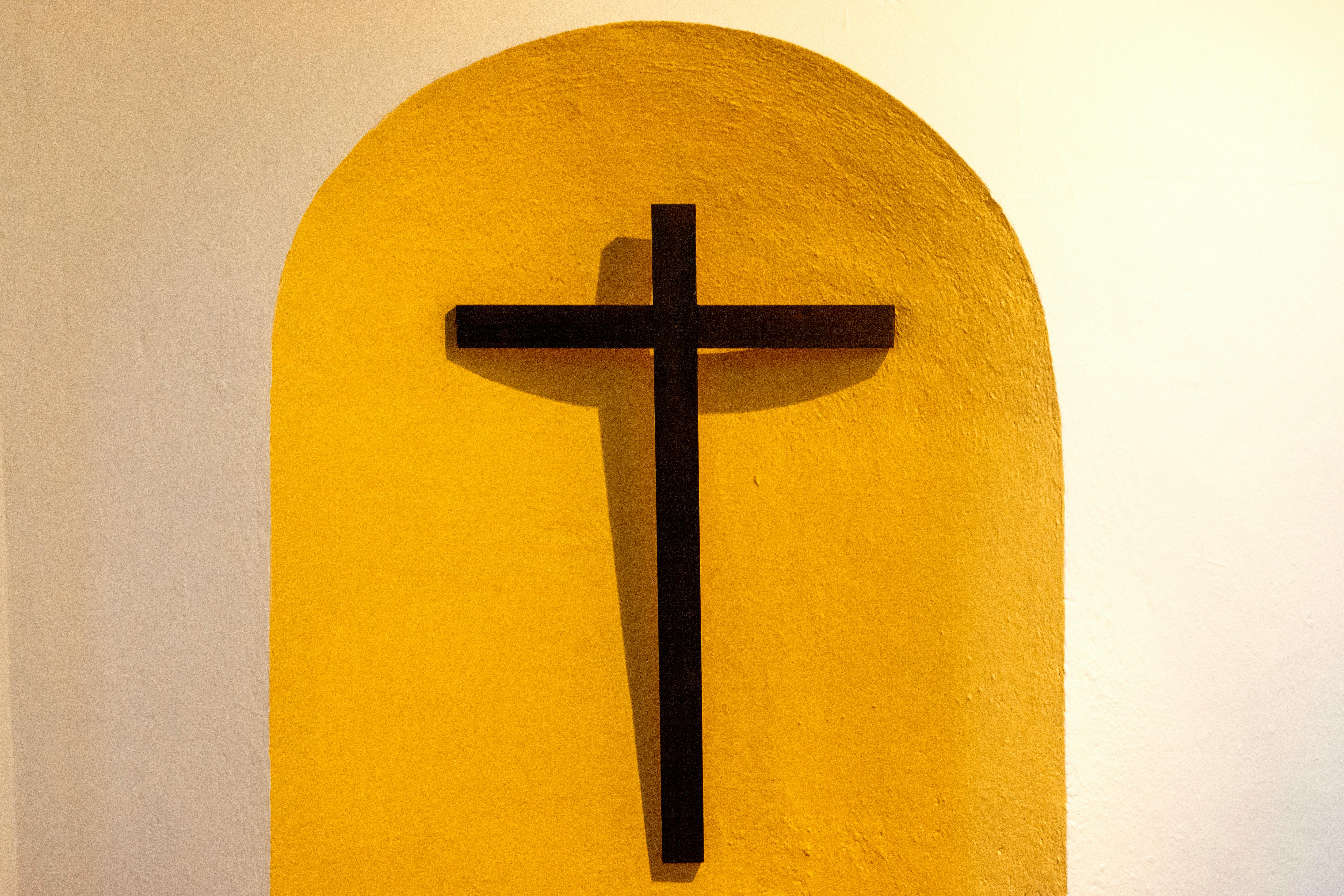 Brown Wooden Cross · Free Stock Photo