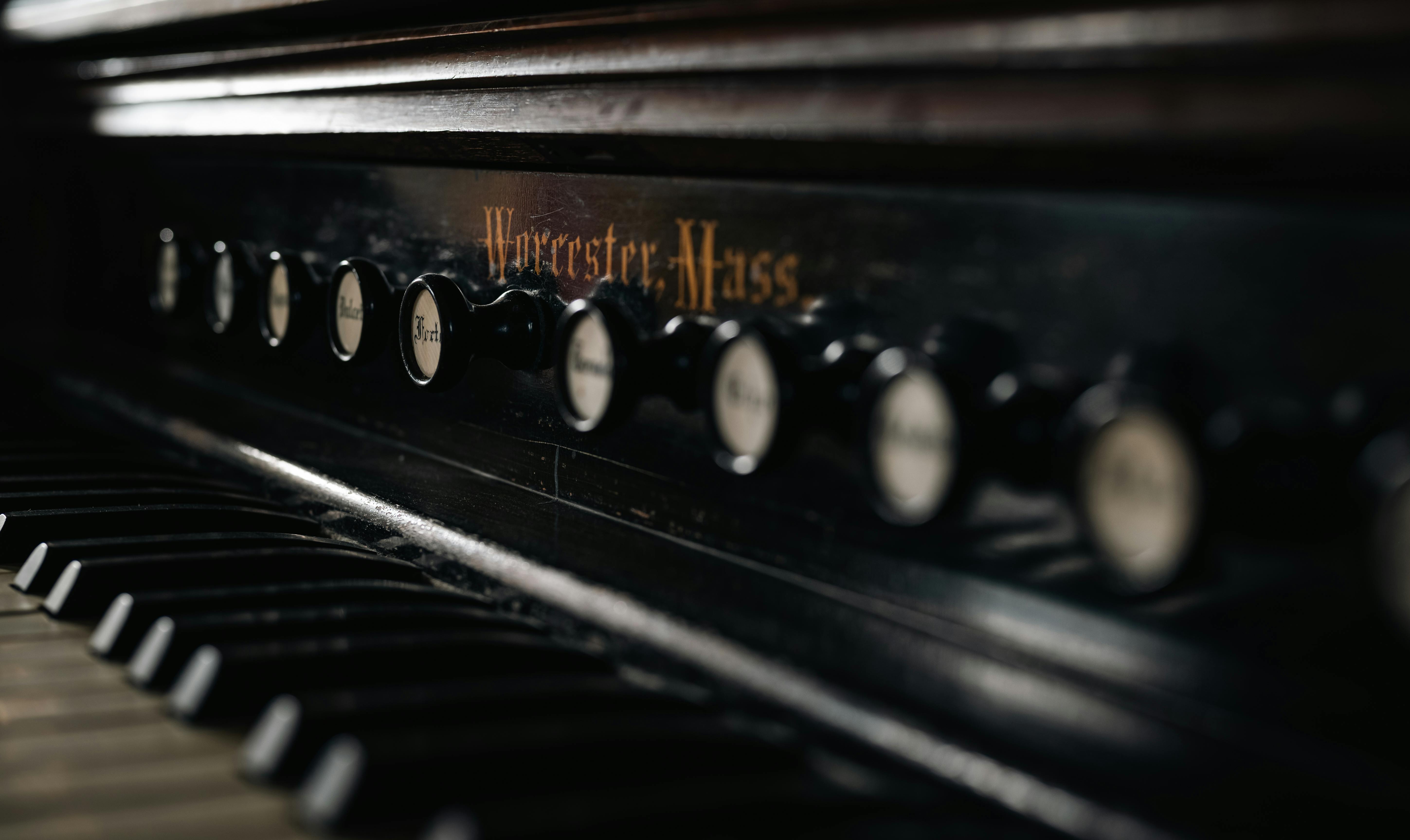 Retro Organ Instrument · Free Stock Photo