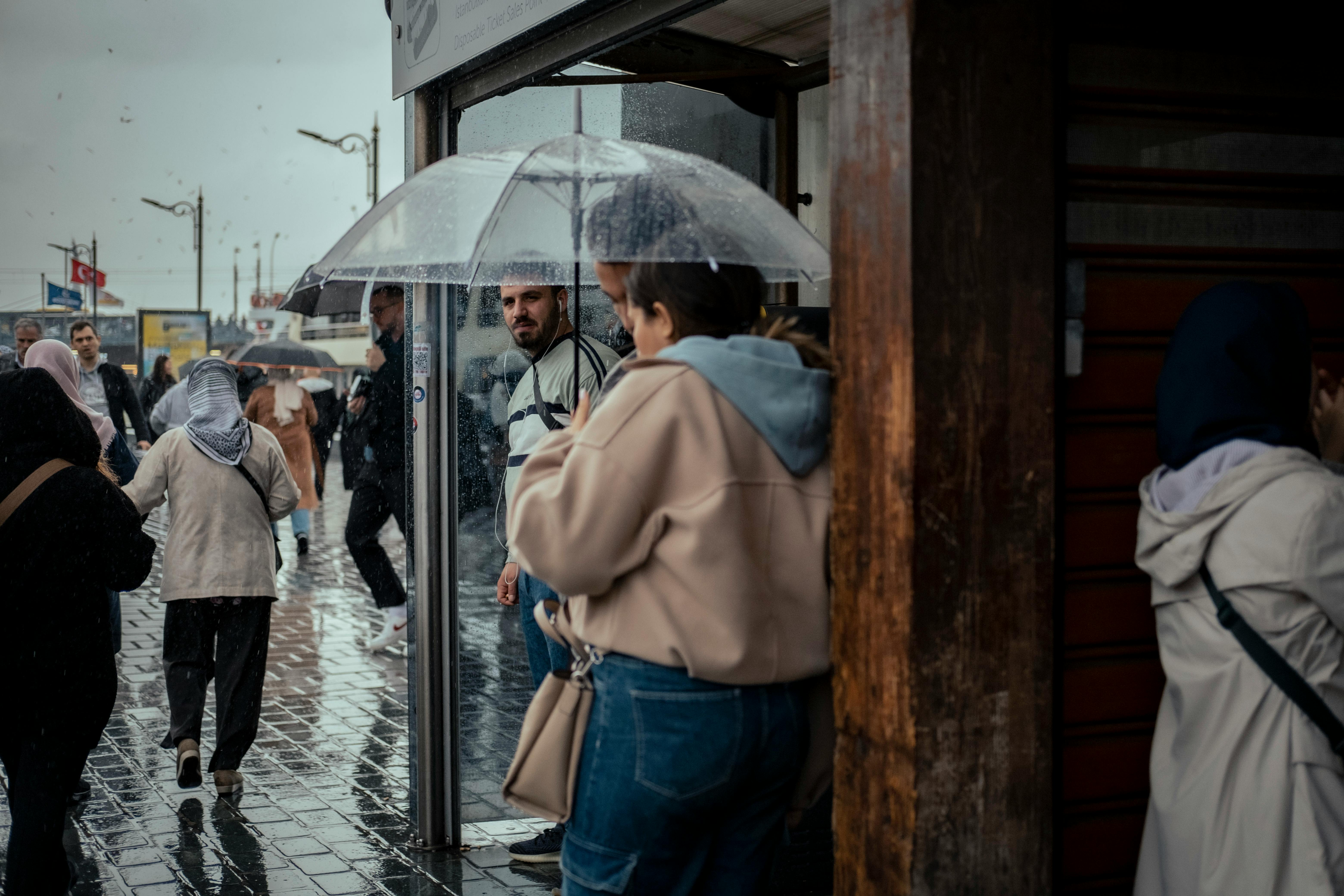Bus Stop Rain Photos, Download The BEST Free Bus Stop Rain Stock Photos ...