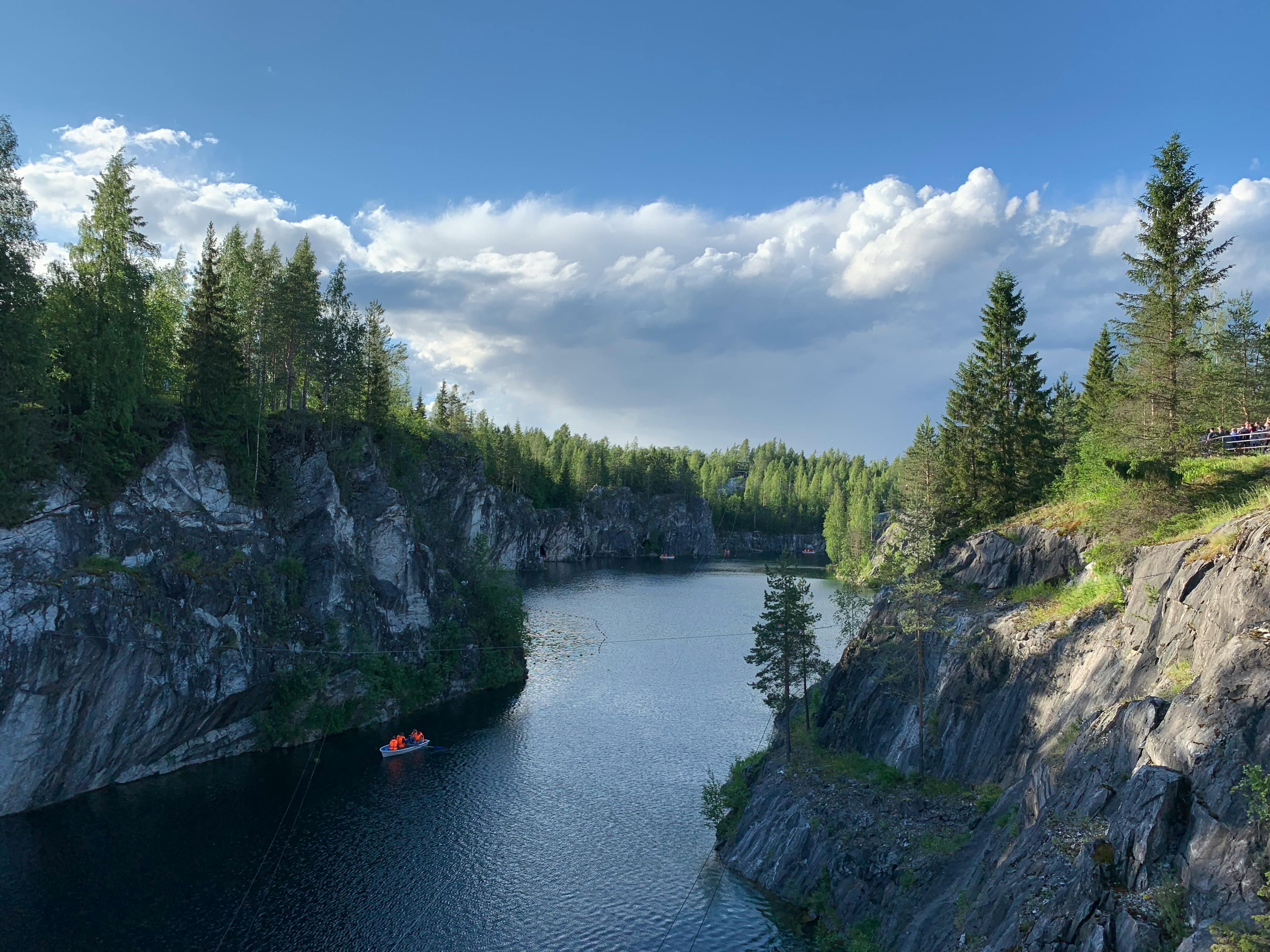 Forest and Rocks around Lake · Free Stock Photo