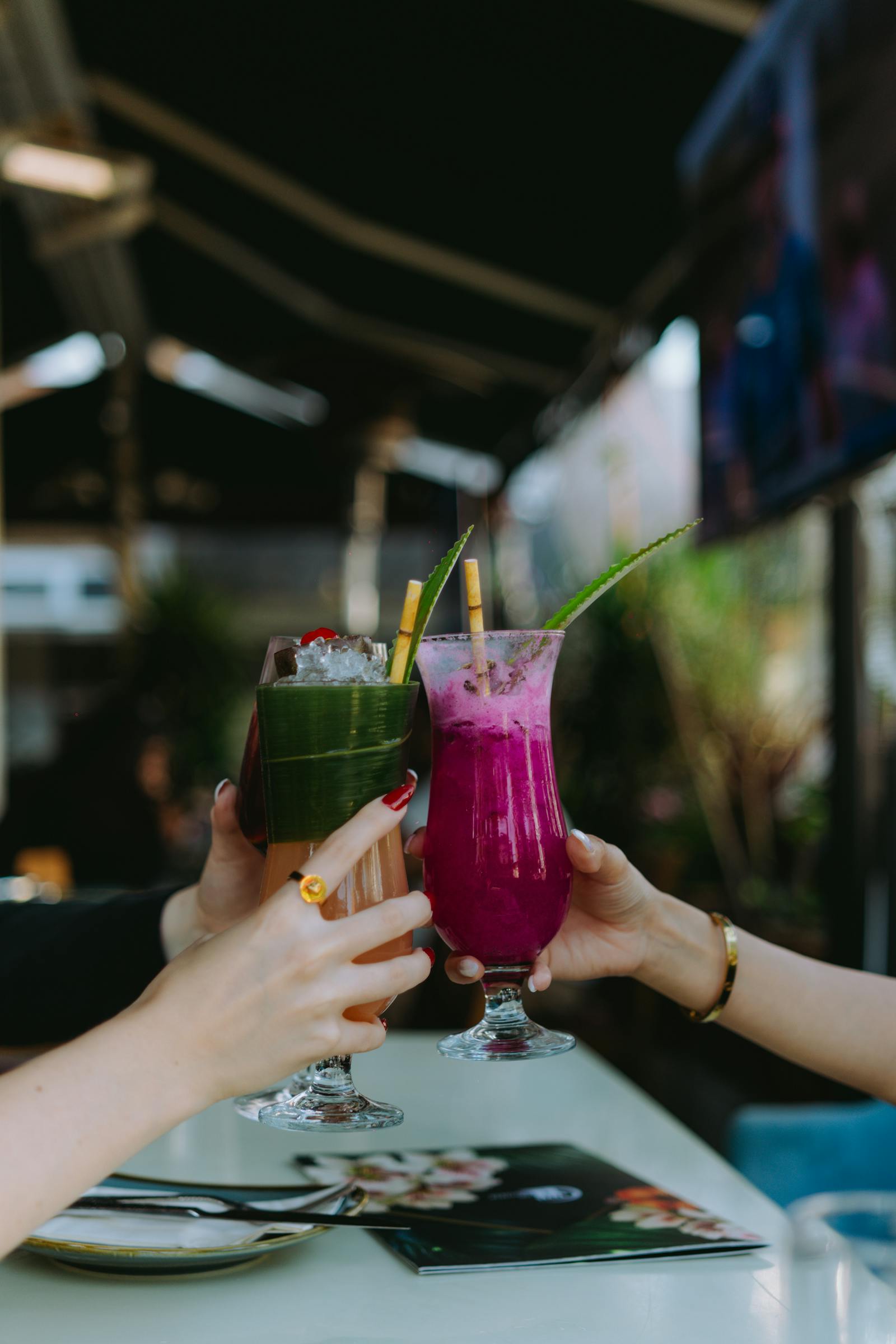 Hands Holding Cocktails Photos, Download The BEST Free Hands Holding ...